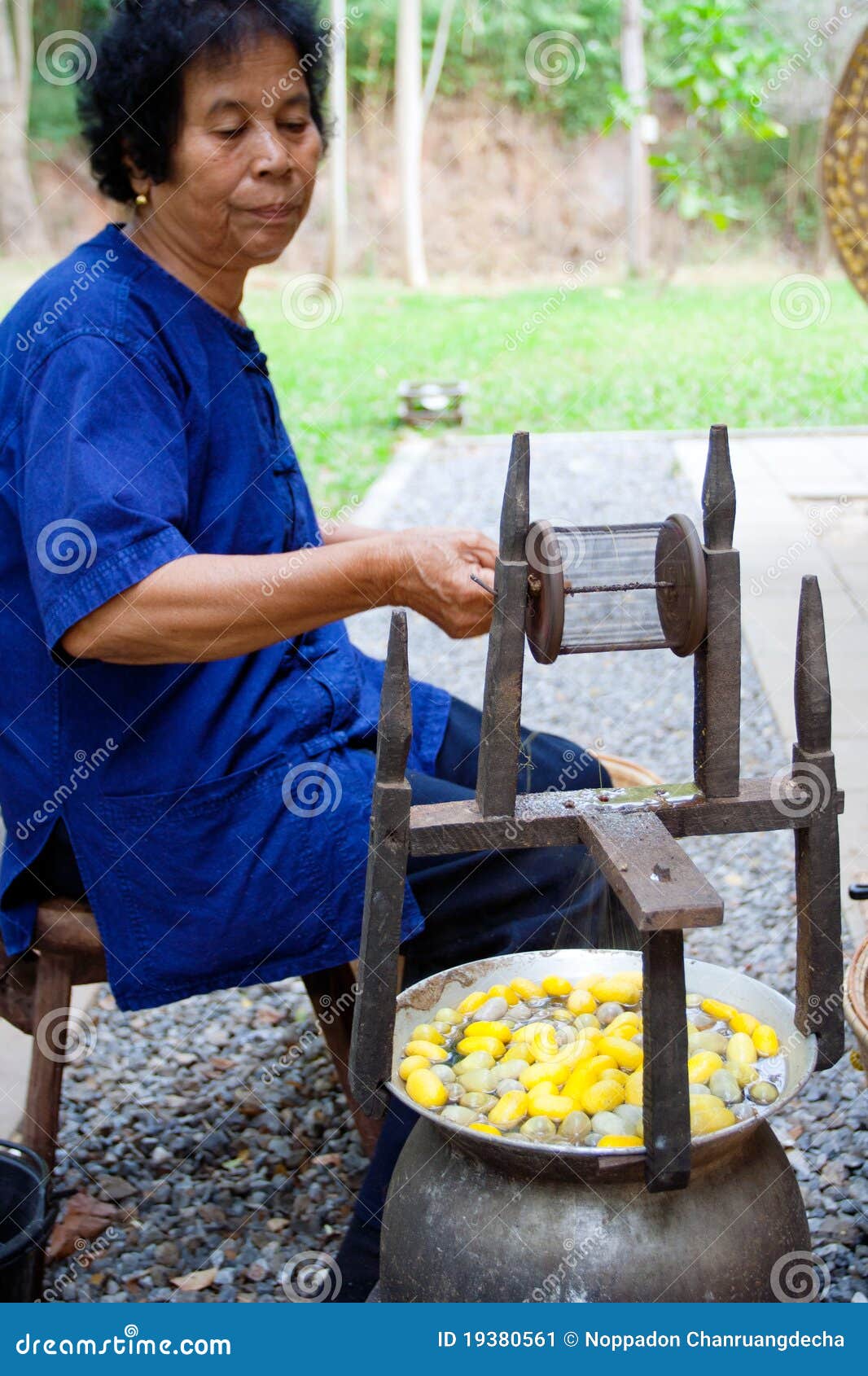 Pulling out silk thread editorial photo. Image of pull - 19380561