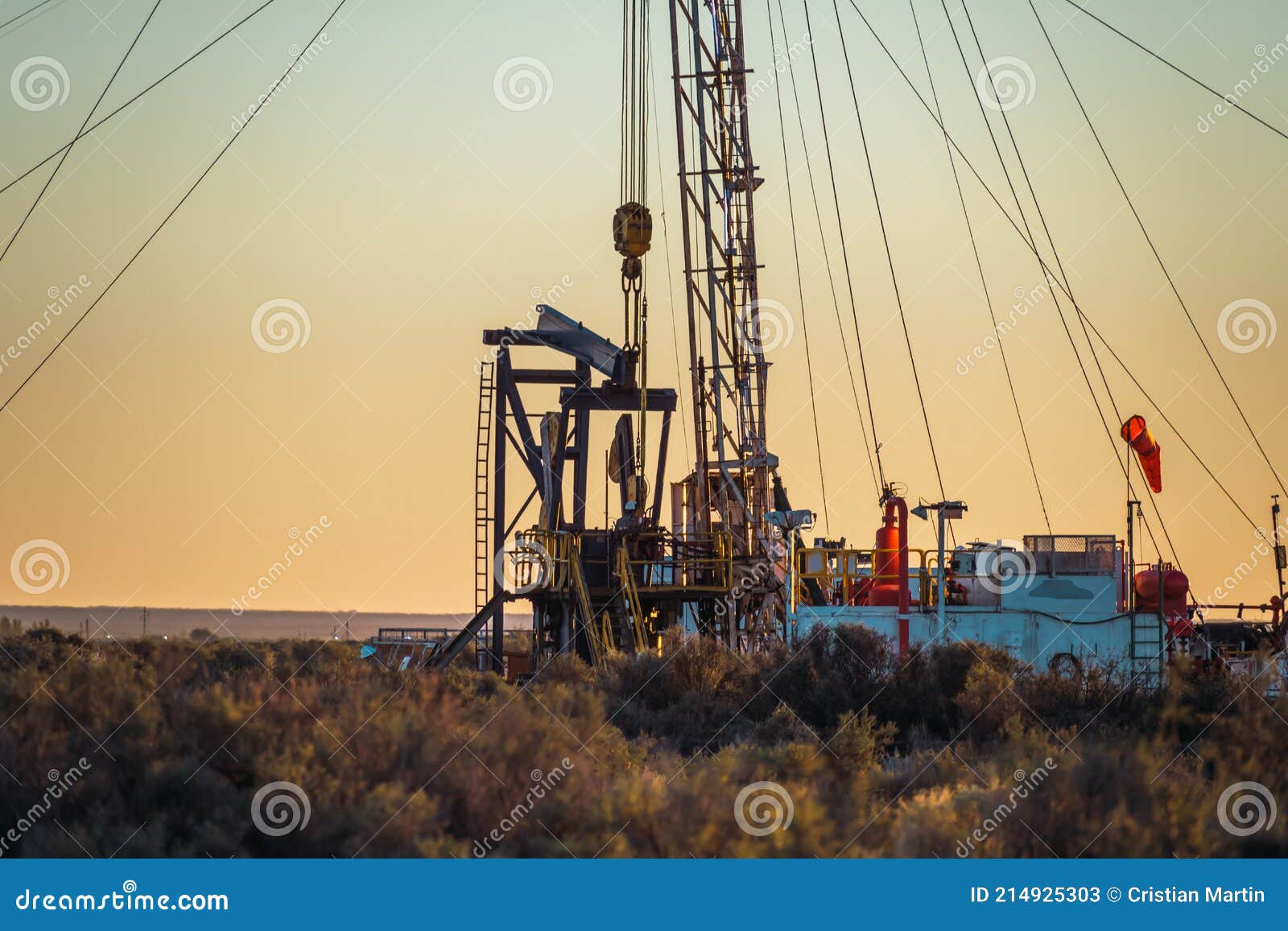 Pulling Team Fixing Oil Pump at Sunset Stock Image - Image of crude ...