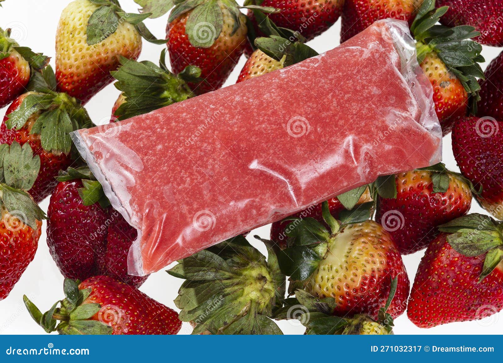 Pulpa De Fruta Congelada De Fresa Imagen de archivo - Imagen de postre ...