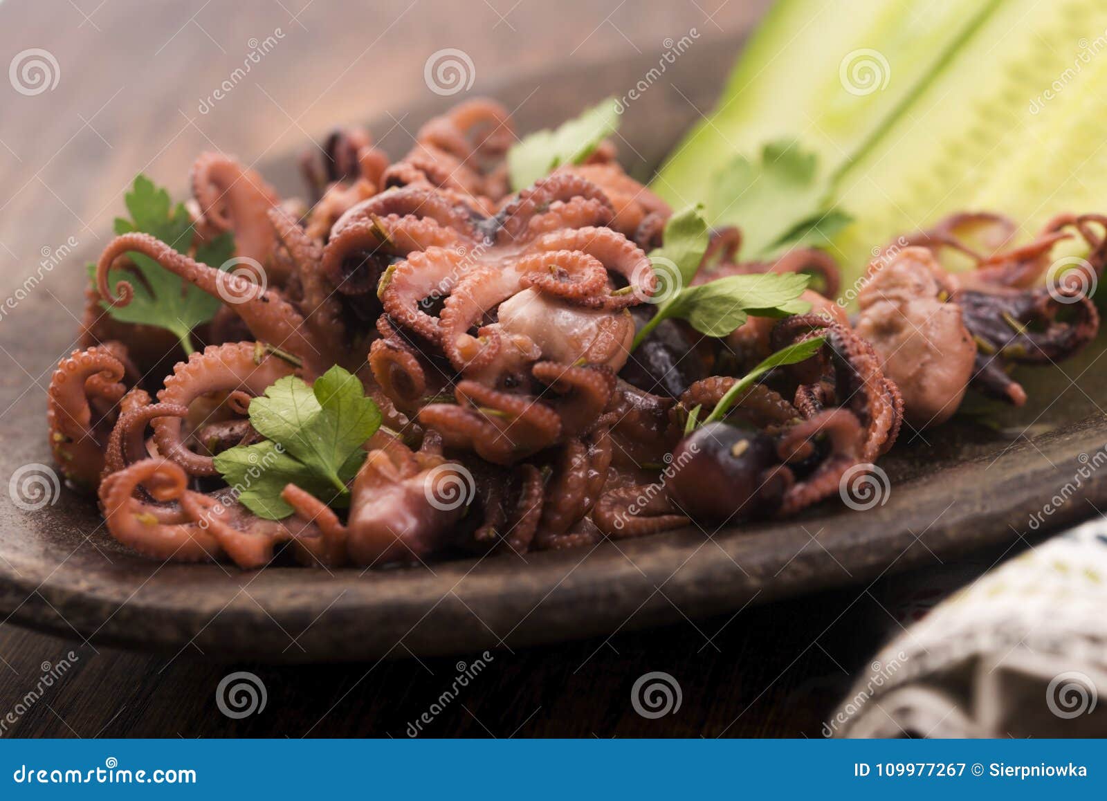 Pulpo Griego, comiendo imagen de archivo. Imagen de culinario - 109977267