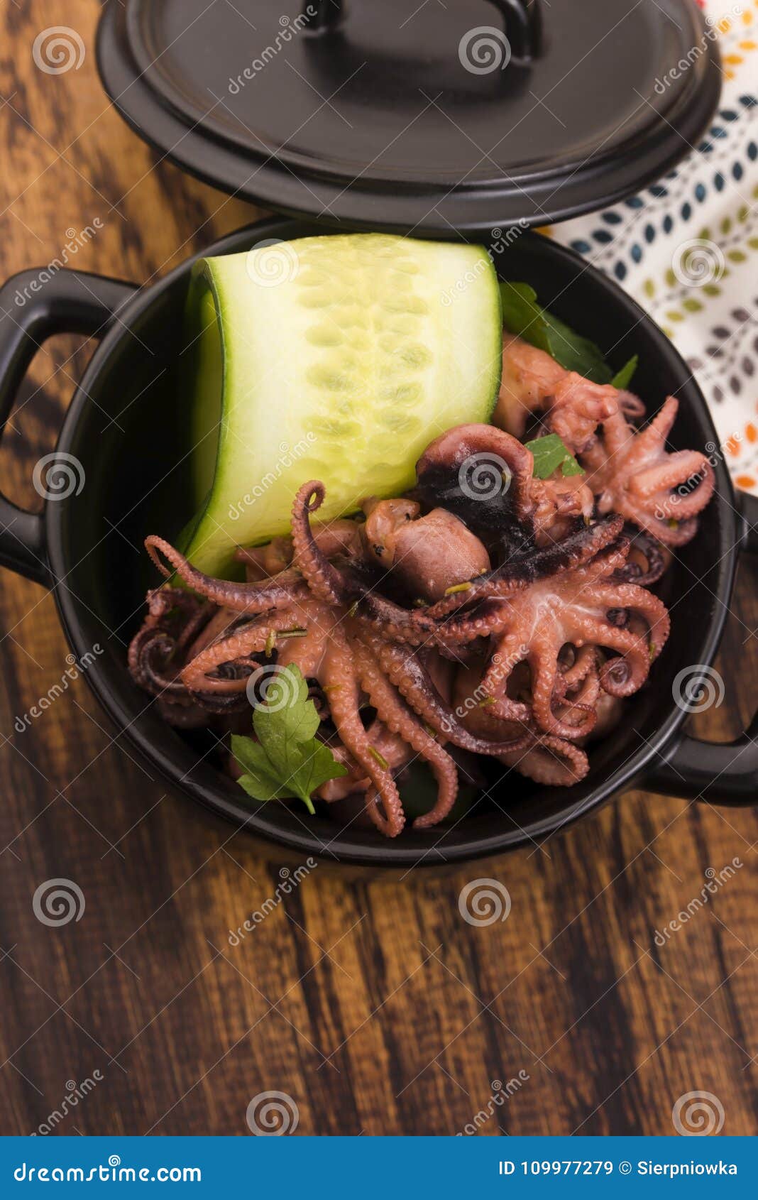 Pulpo Griego, comiendo imagen de archivo. Imagen de delicadeza - 109977279