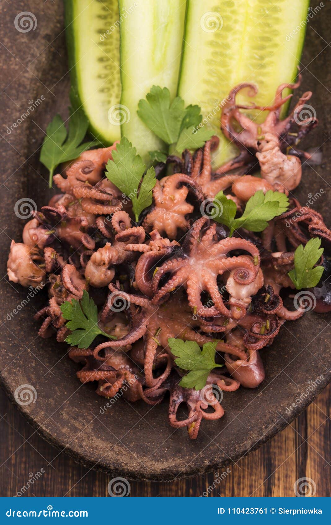Pulpo Griego, comiendo imagen de archivo. Imagen de alimento - 110423761