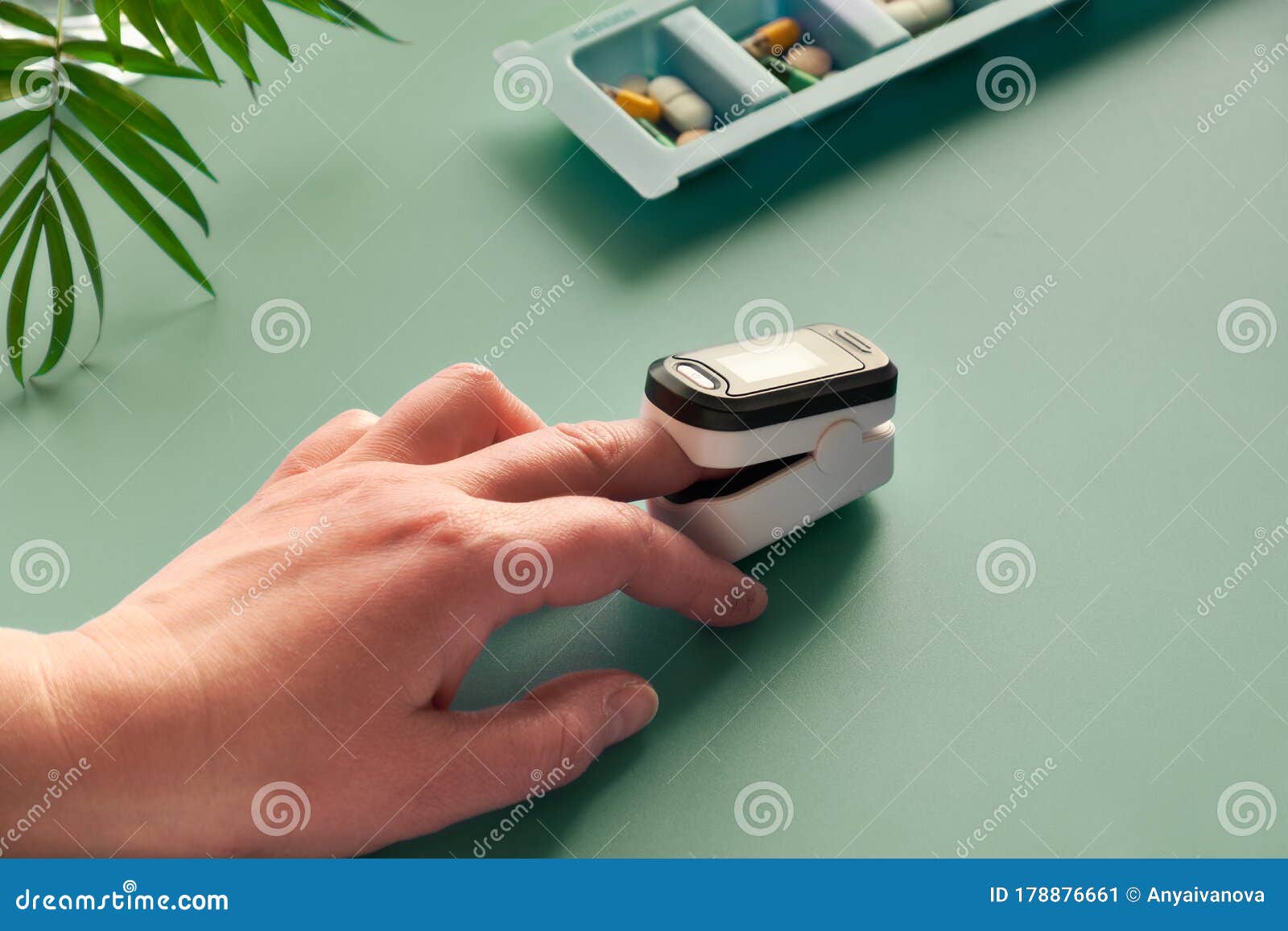 Pulse Oximeter Portable Digital Device To Measure Person`s Oxygen ... Pulse Oximeter Portable Digital Device To Measure Person`s Oxygen ...