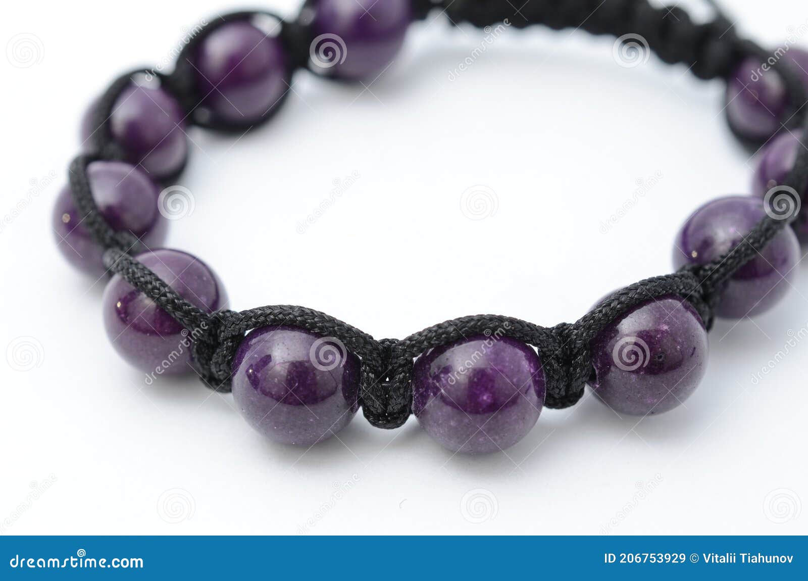 Pulsera morada aislada imagen de archivo. Imagen de grano - 206753929