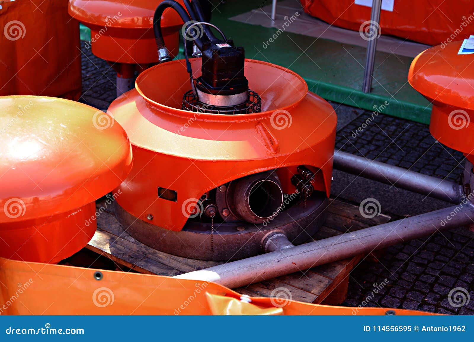 Firefighters Pollution Pump Engine Editorial Image - Image of doentes ...