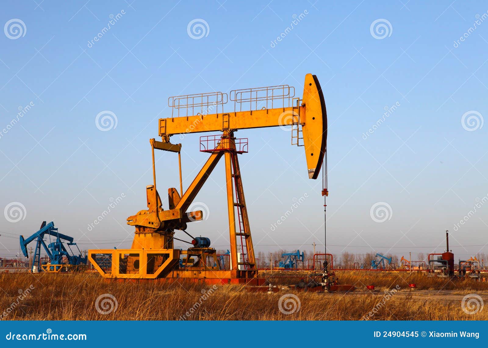 PUMPING OIL stock image. Image of pipeline, environment - 24904545