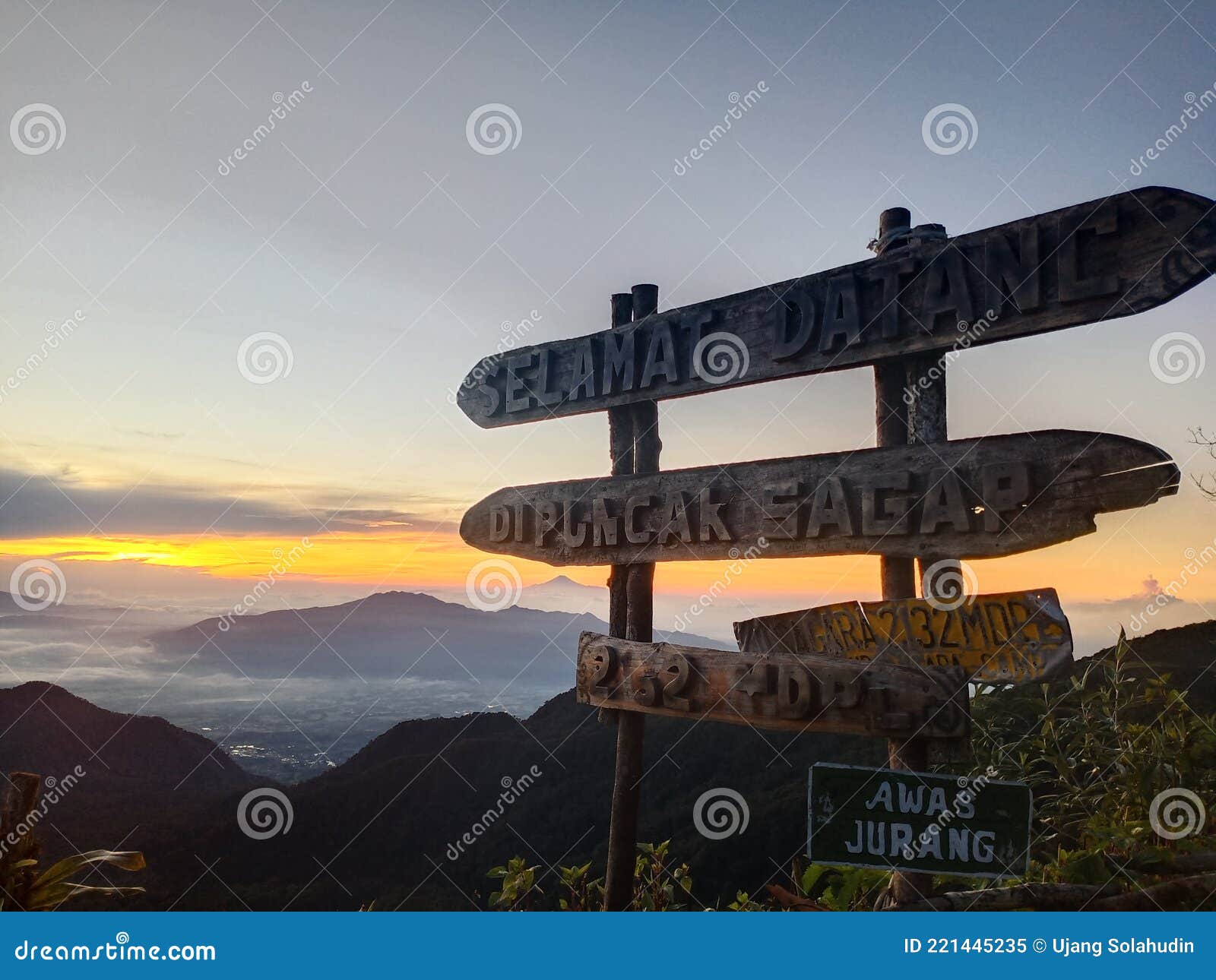Puncak sagara mountain stock image. Image of dusk, ocean - 221445235