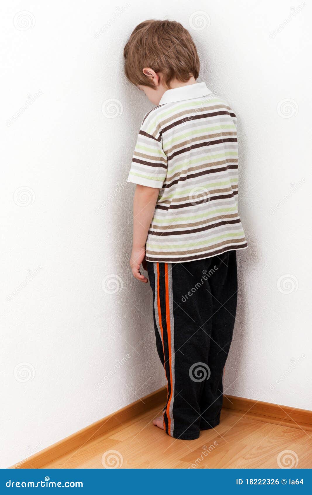 Punition d'enfant photo stock. Image du gosse, regarder - 18222326