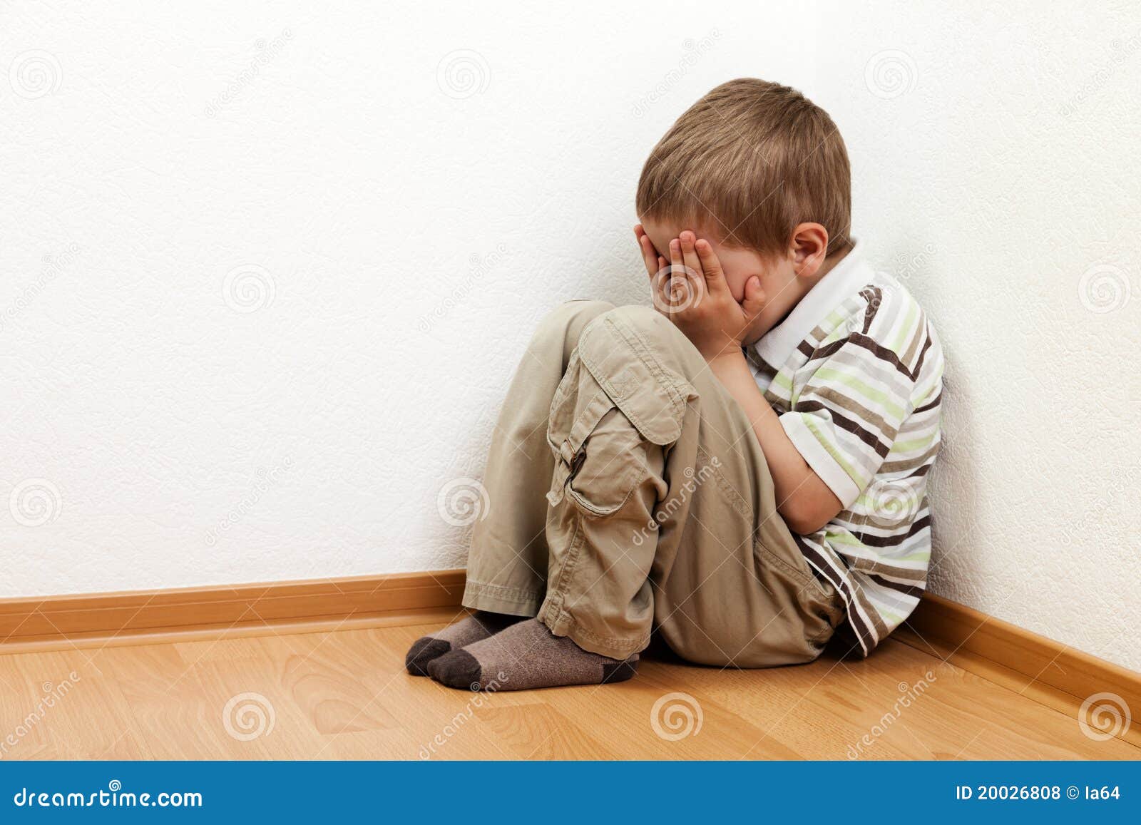Punition d'enfant photo stock. Image du émotif, gosse - 20026808