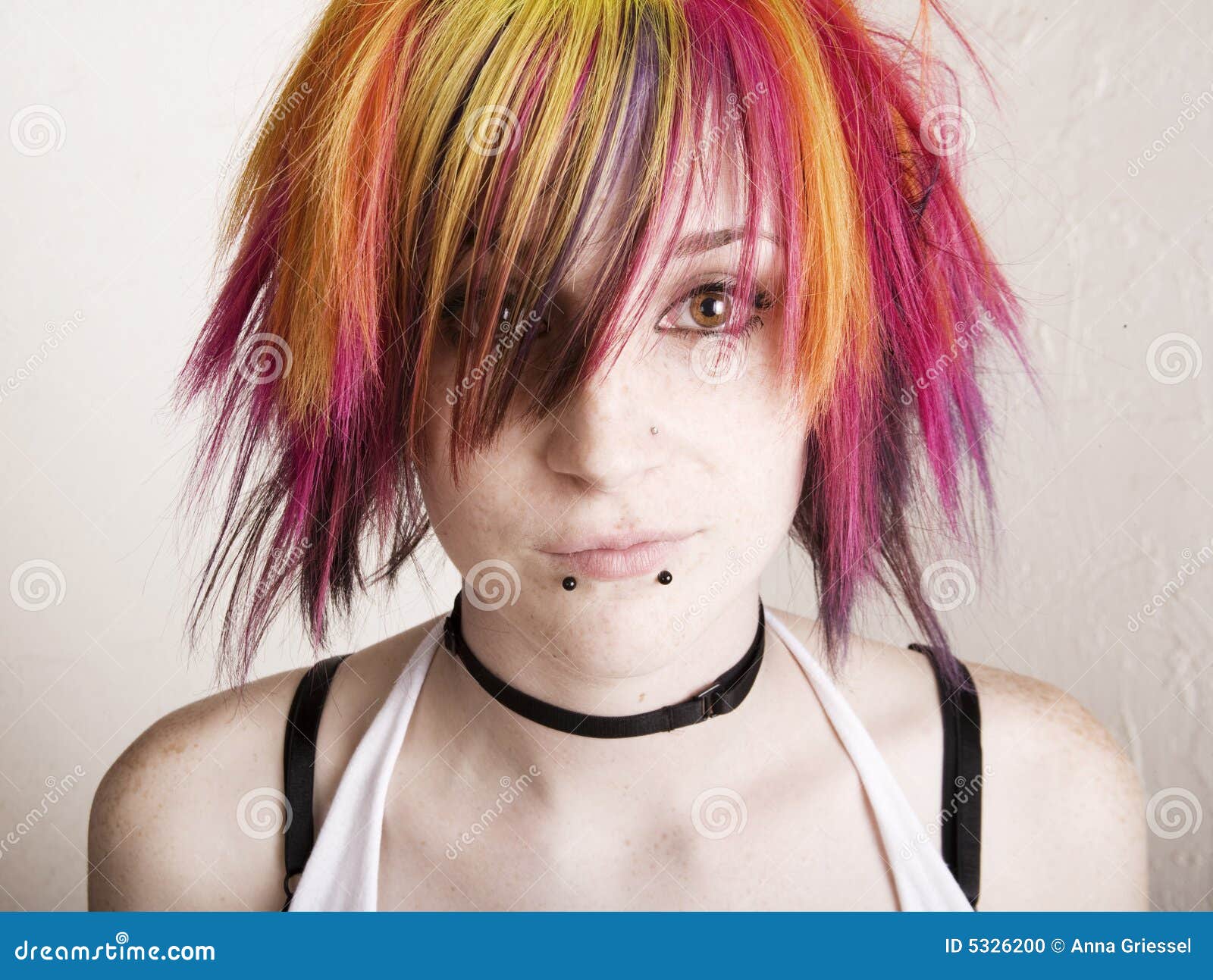 Punk Meisje Met Helder Gekleurd Haar Stock Foto - Image of vrouw, leuk ...