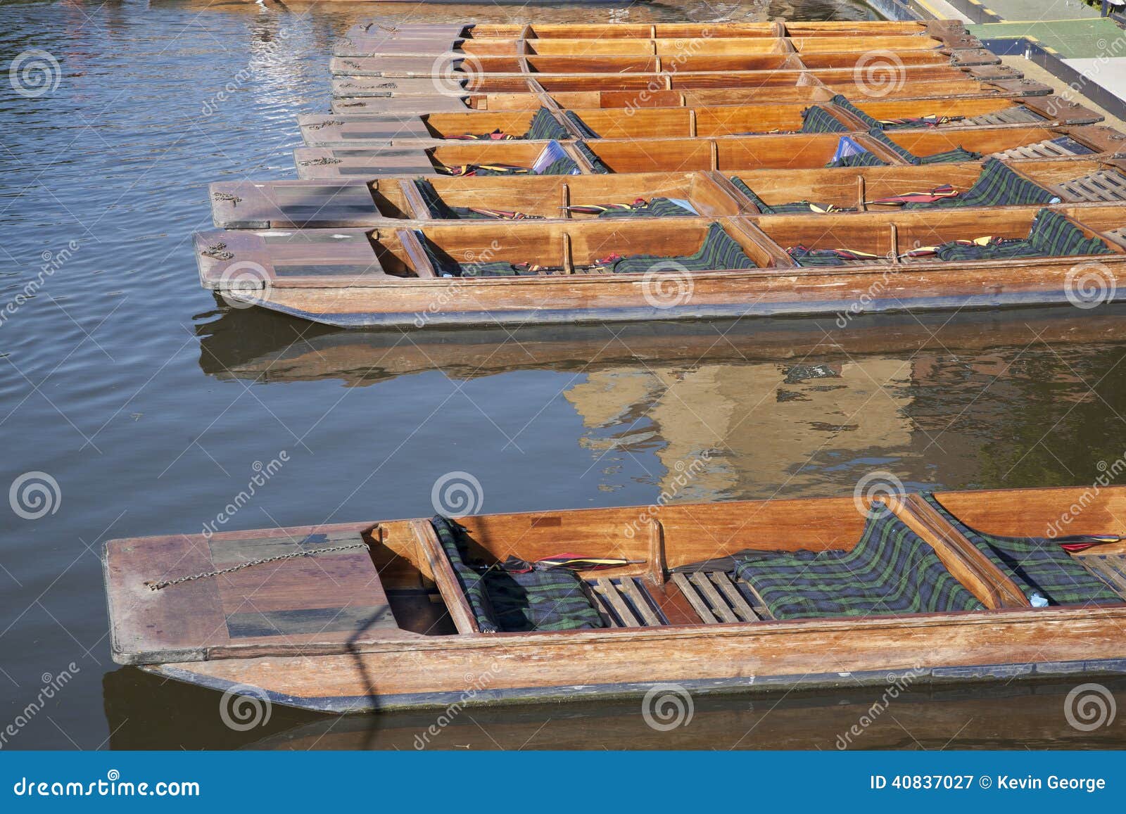 Punt Boats on River Cam, Cambridge Stock Image - Image of cambridge ...