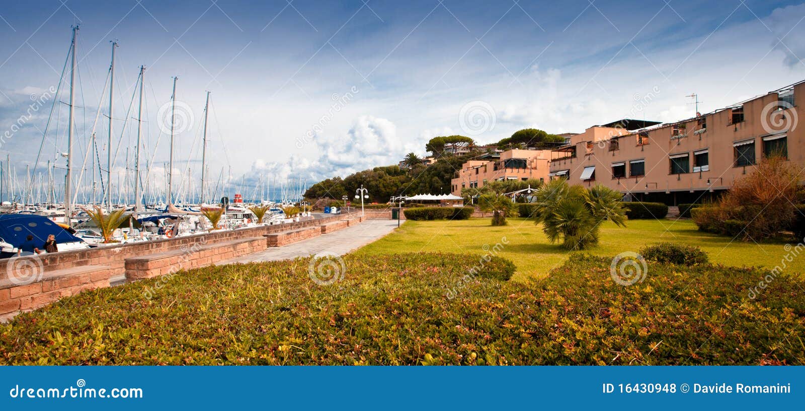 Punta Ala stockfoto. Bild von boote, garten, himmel, yachten - 16430948