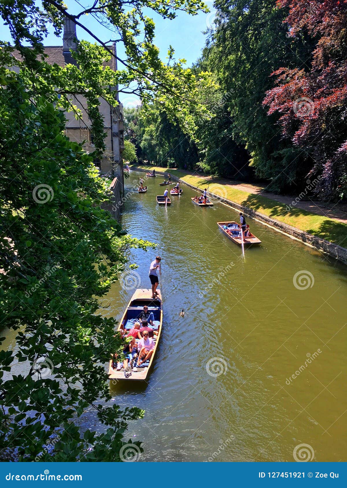 Punting in Cambridge editorial photo. Image of university - 127451921