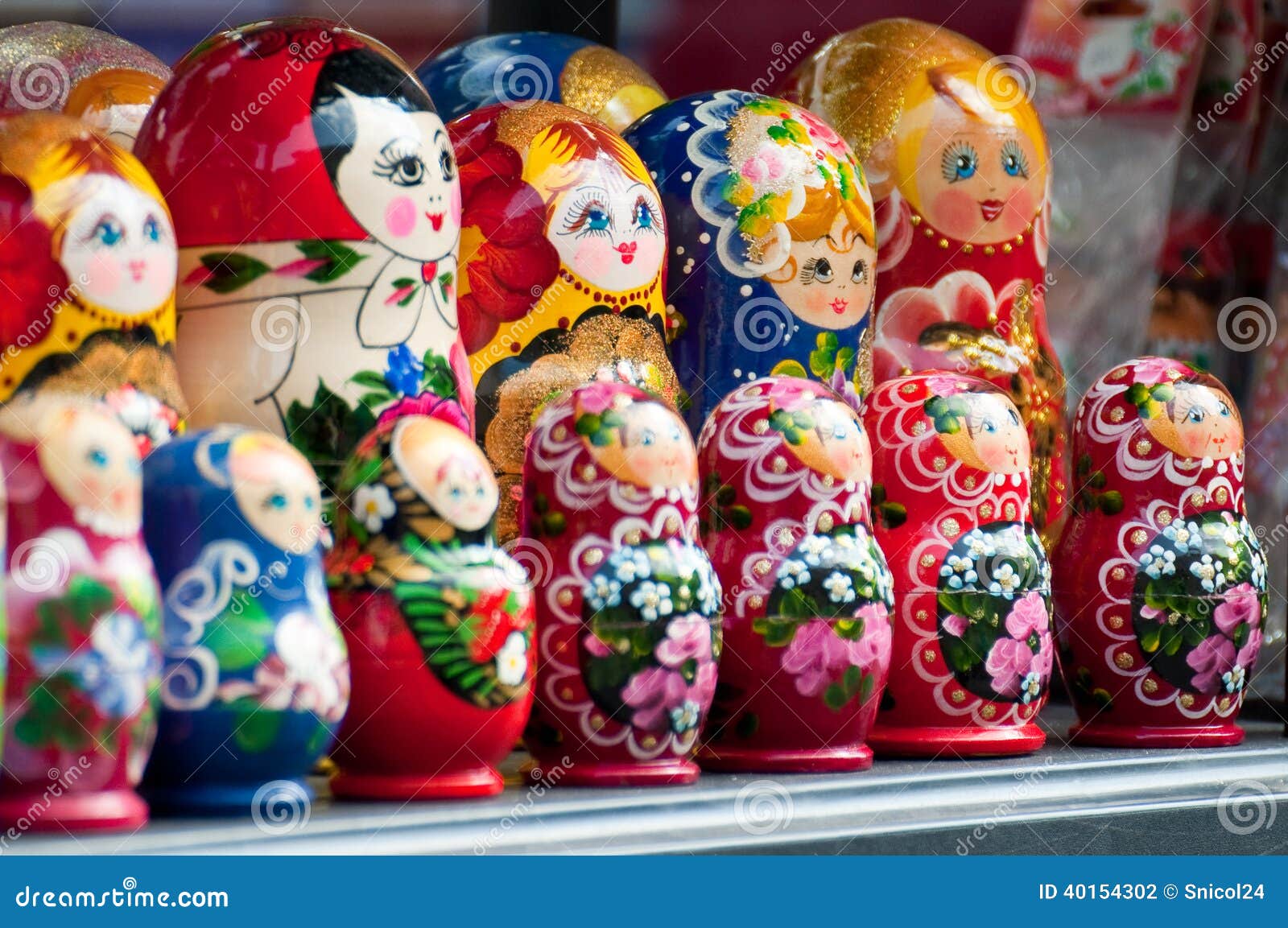 Puppen Babushka (Matryoshka) Stockfoto - Bild von bildschirmanzeige ...
