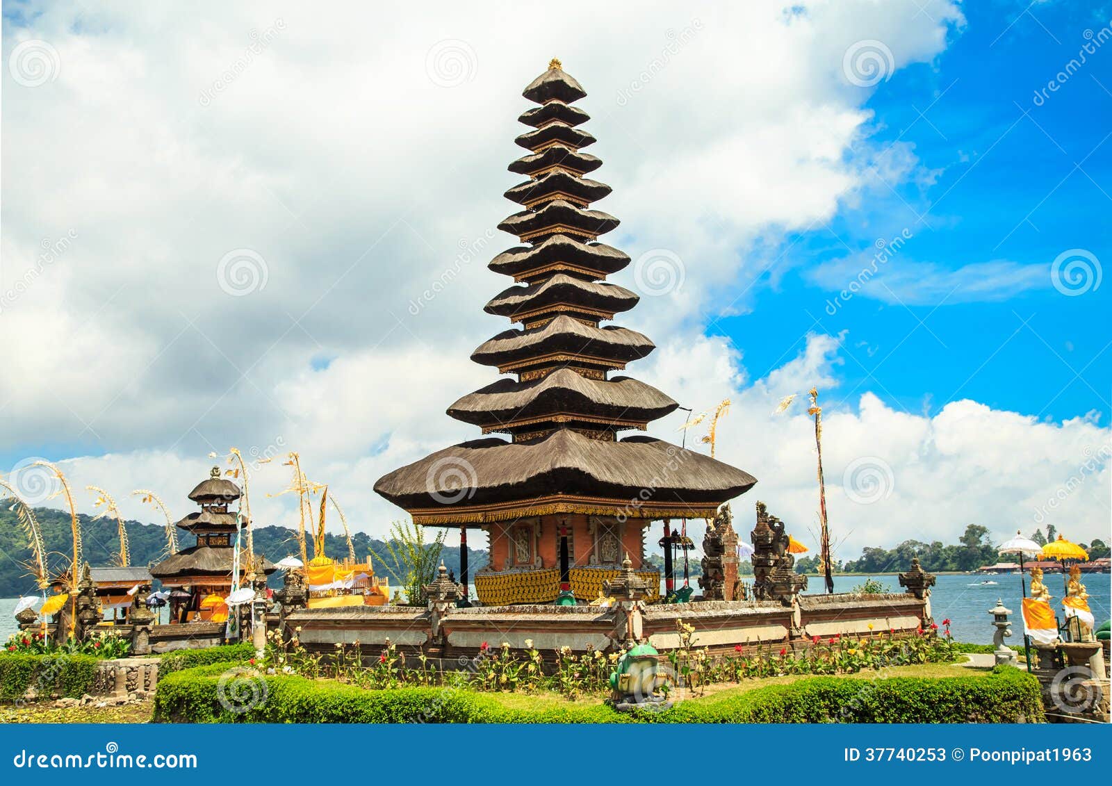 Pura Ulun Danu Bratan Temple Stock Image - Image of pond, landmark ...