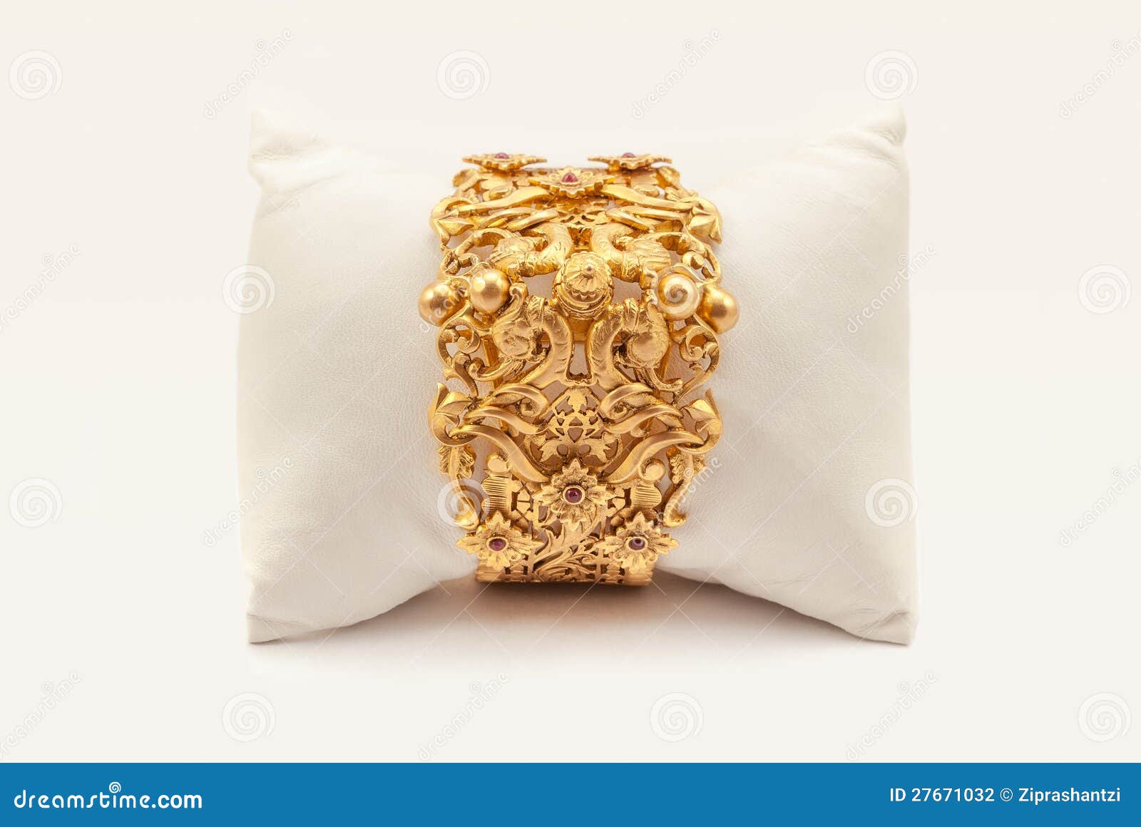 Pure Gold bracelet stock photo. Image of luxury, jewel - 27671032