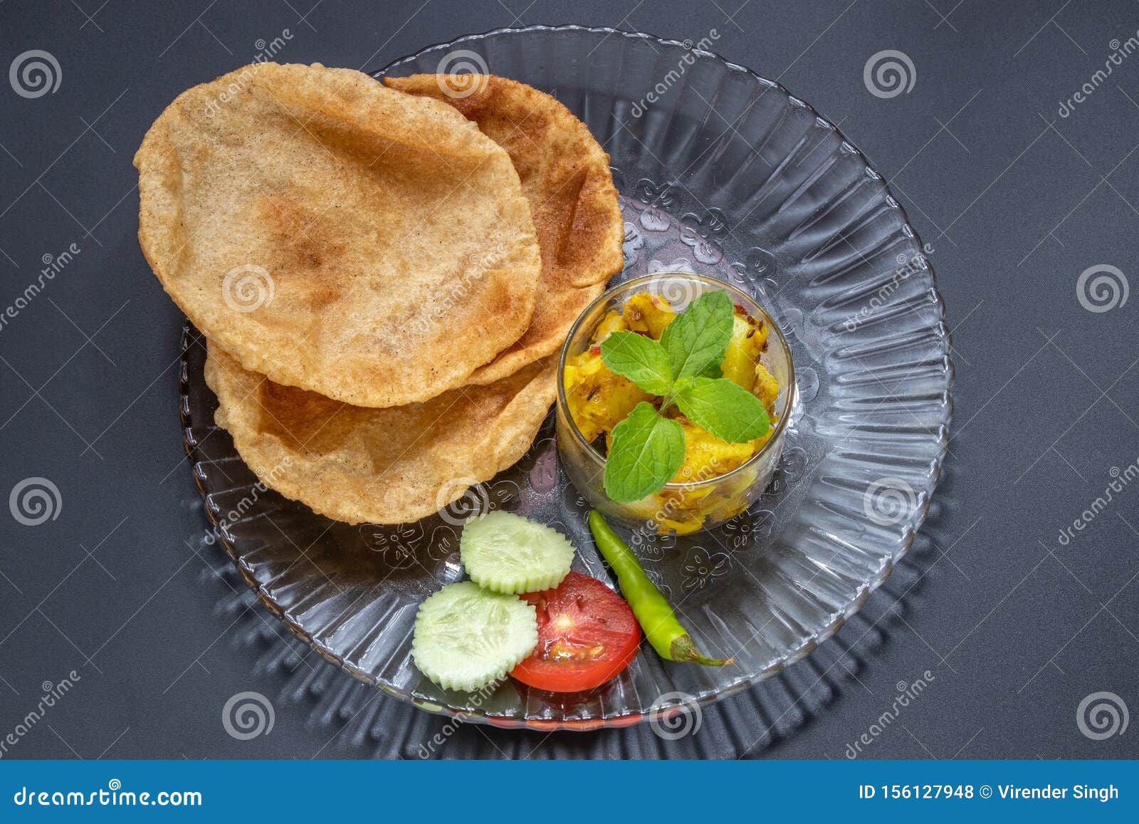 Puri Bhaji, Indisk Mat Serverad Med Fried Aloo Eller Bhaji Arkivfoto ...