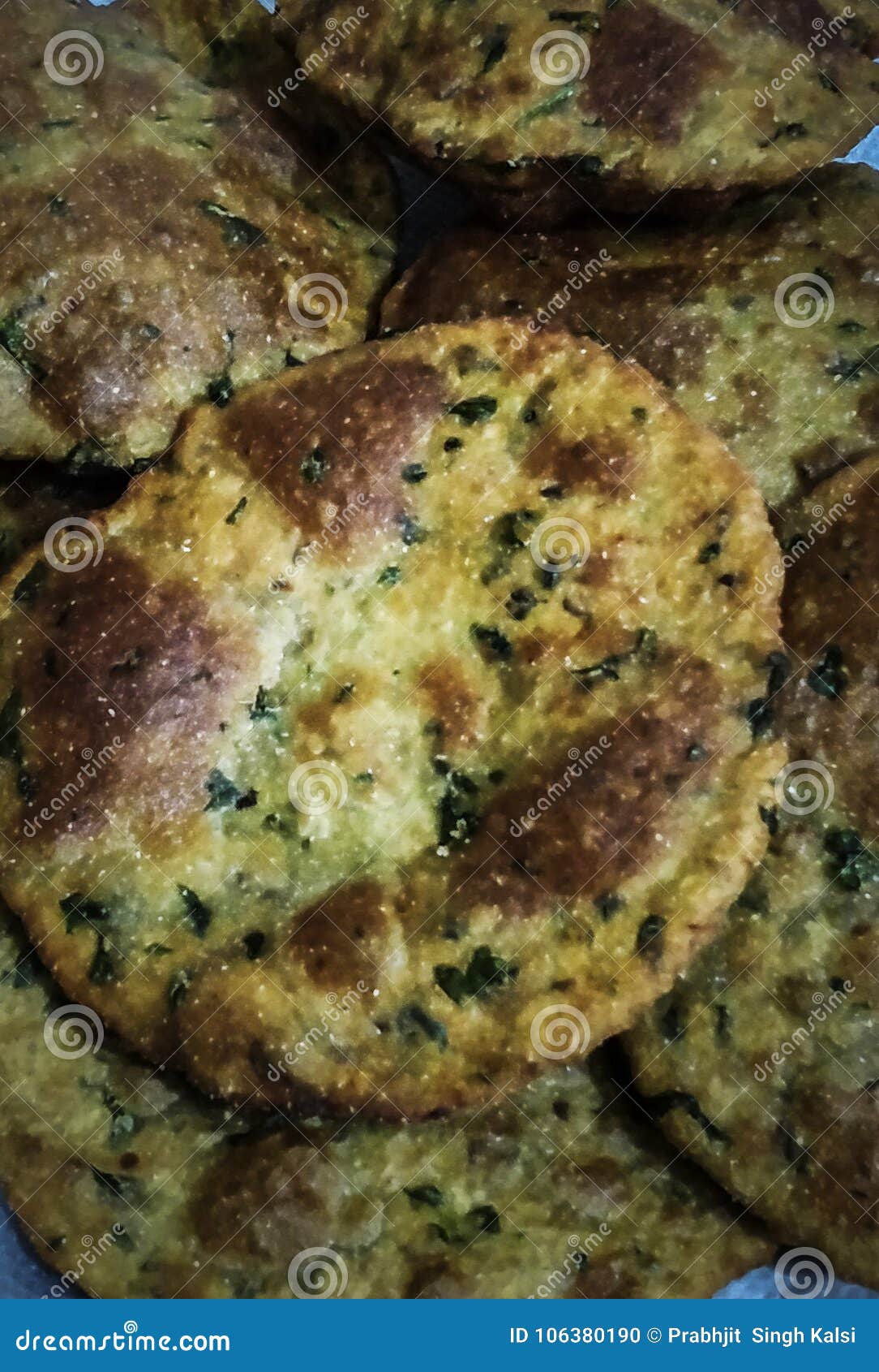 Puri De La Espinaca Y De La Menta - Una Comida India Foto de archivo ...