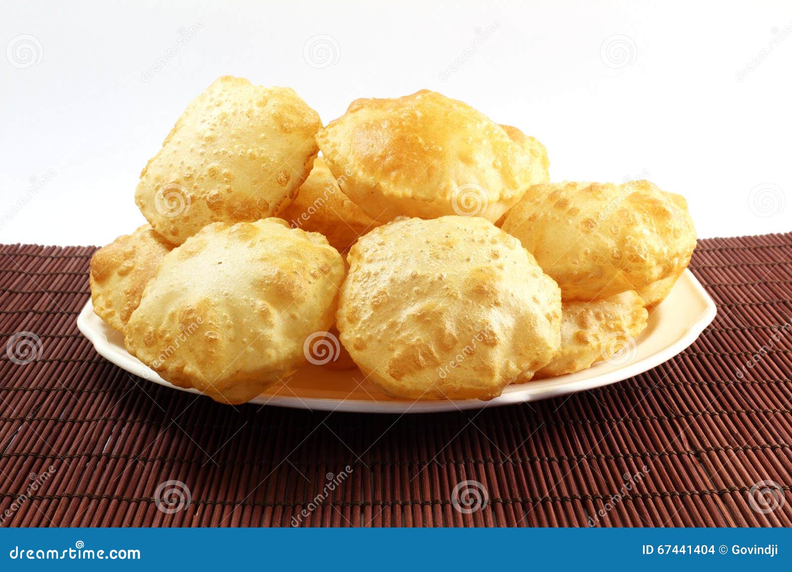 Puri Oder Traditionelles Indisches Selbst Gemachtes Frittiertes Brot ...