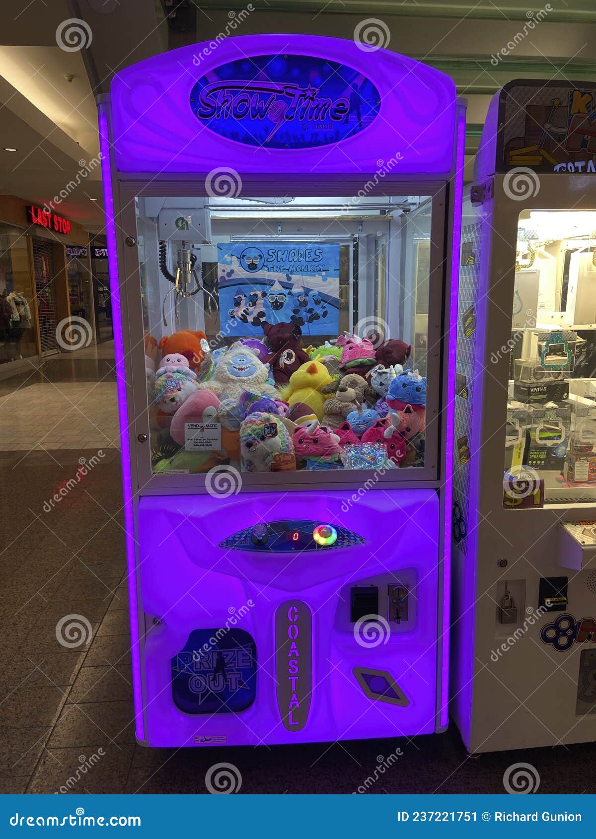 Purple Claw Machine editorial photo. Image of machine - 237221751