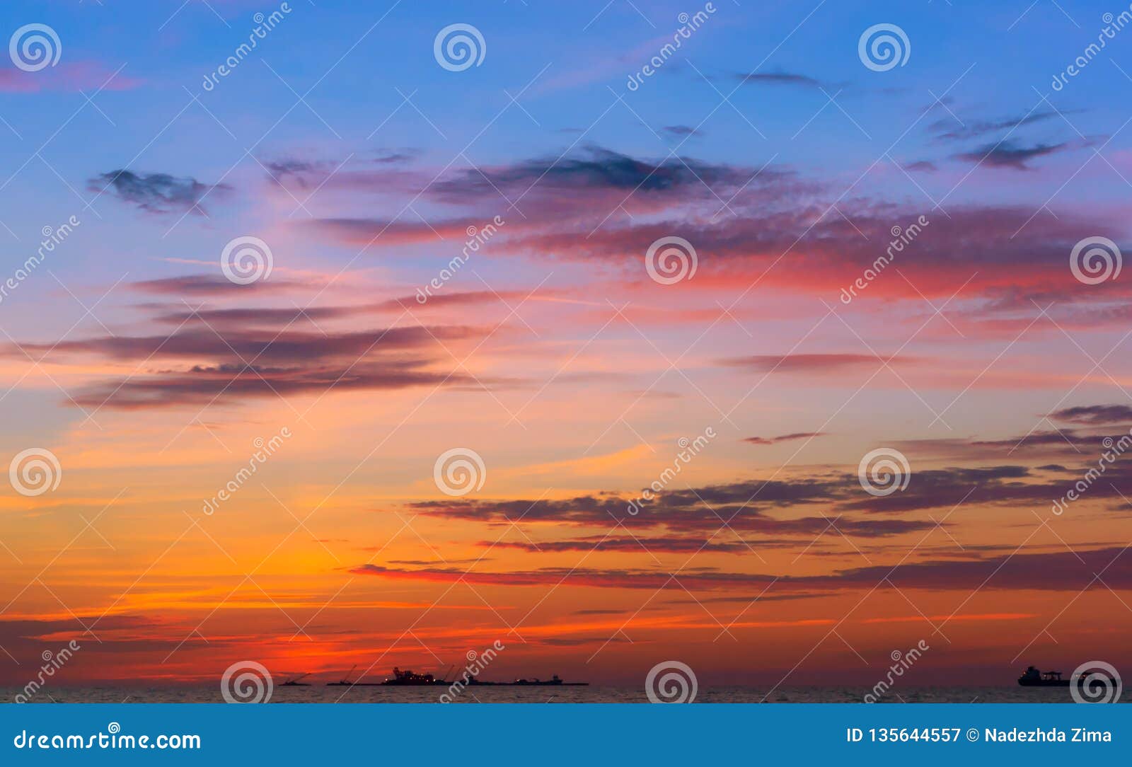 Purple sky at sunset stock image. Image of sunshine - 135644557