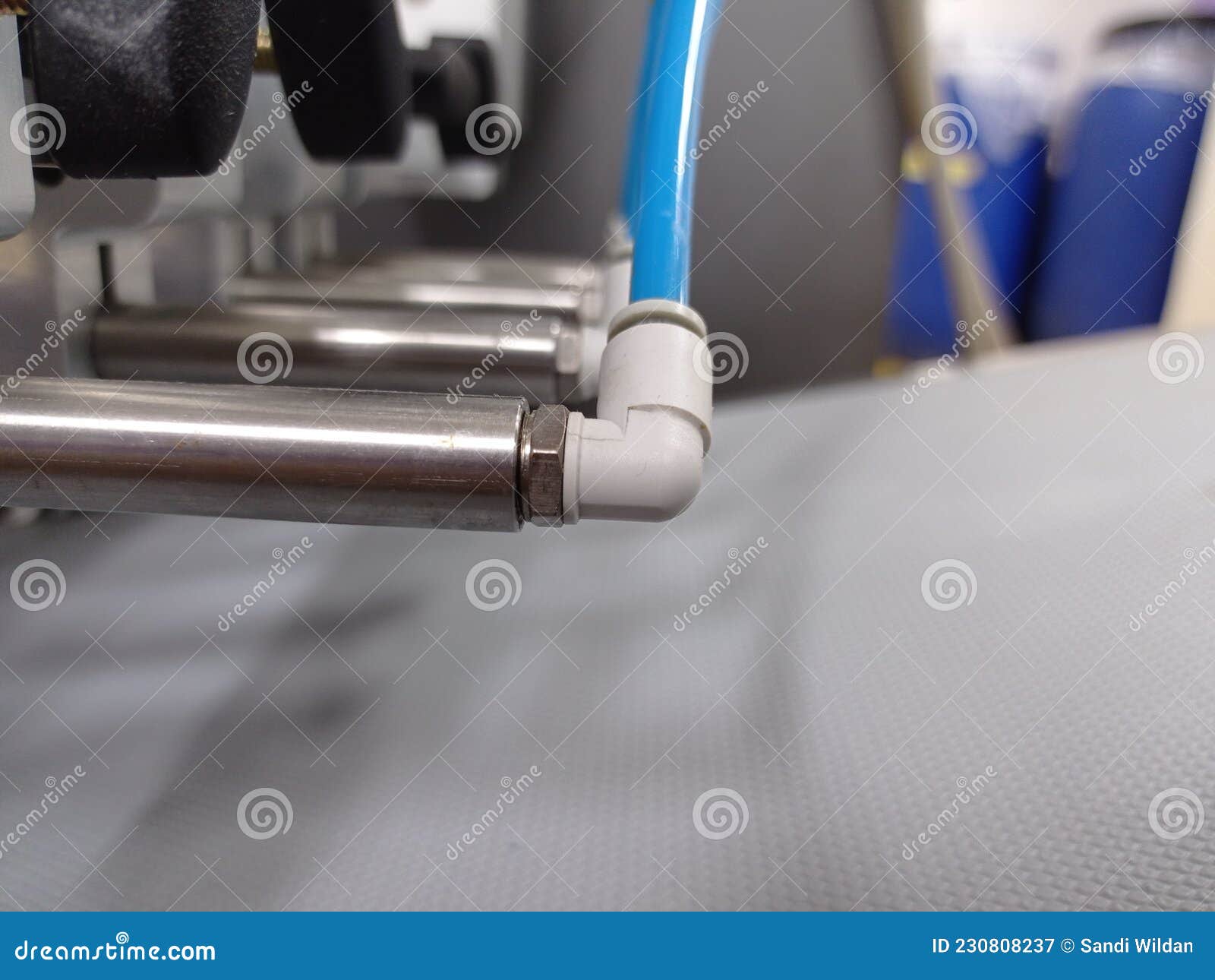 Push in L Connector One Part of the Machine To Connect the Air Hose To ...