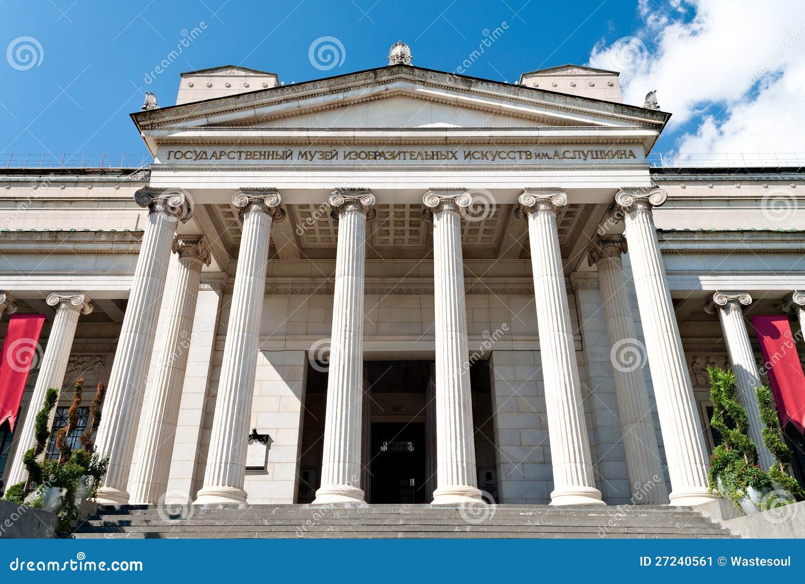 Pushkin Museum in Moscow editorial photo. Image of monument - 27240561