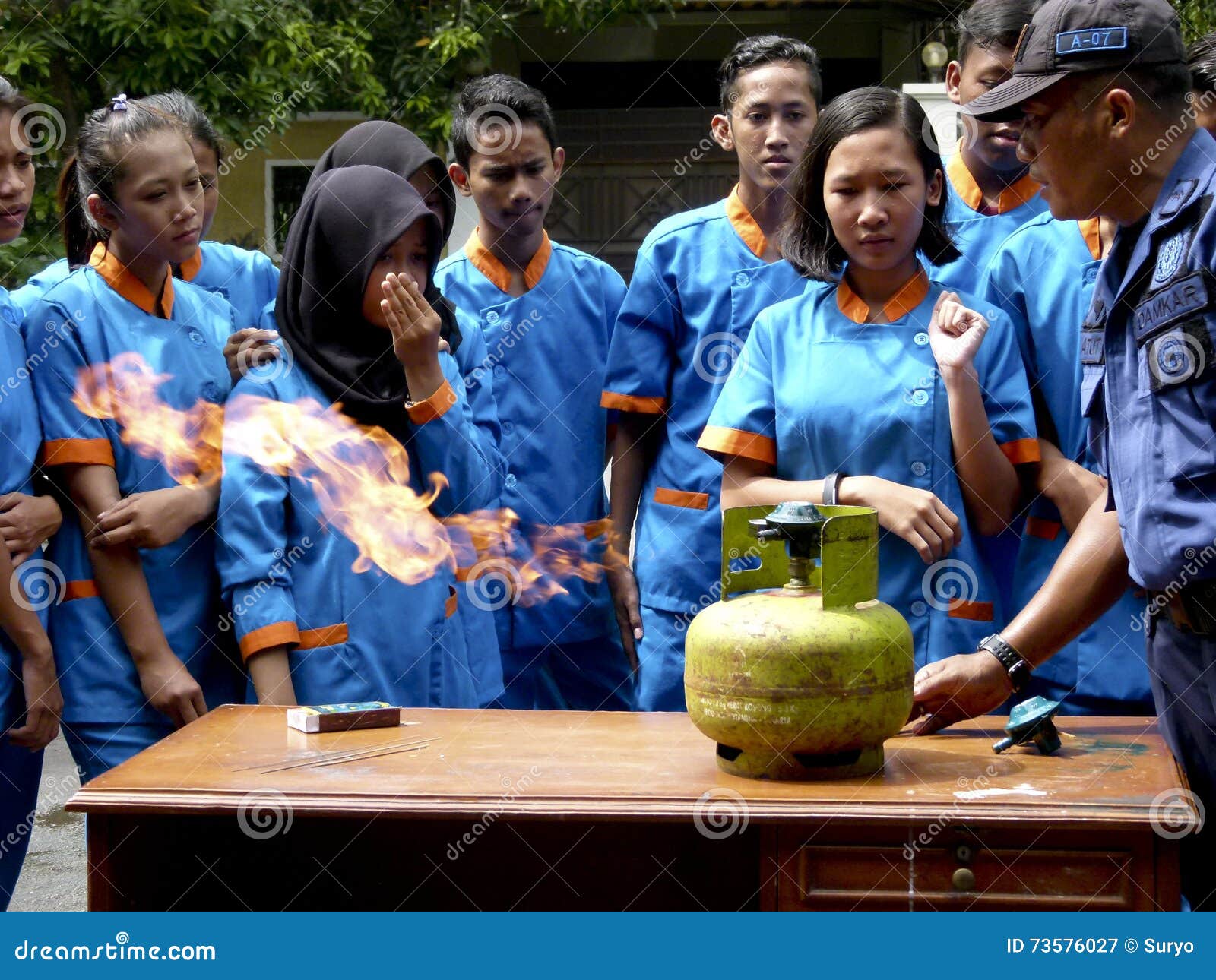 Put out the fire editorial photography. Image of solo - 73576027