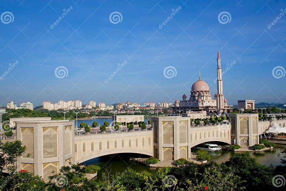 Putra Bridge in Putrajaya stock photo. Image of engineering - 12045556