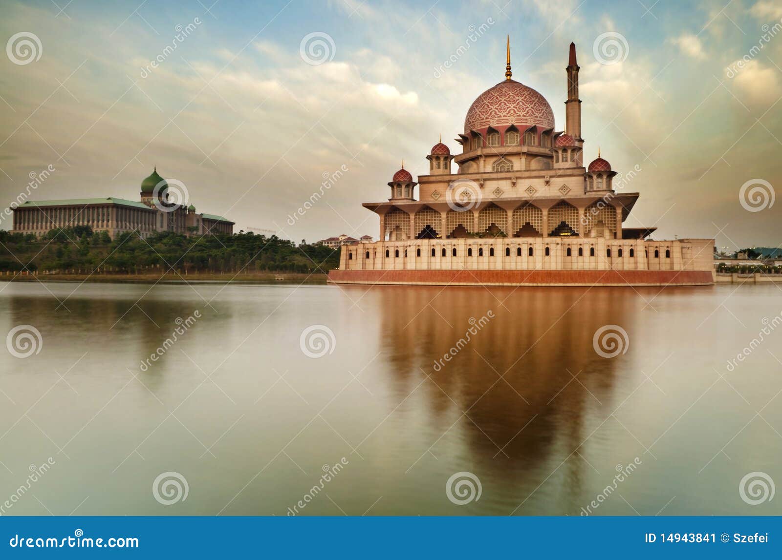 Malaysian Putrajaya River Palace Stock Photos - Free & Royalty-Free ...