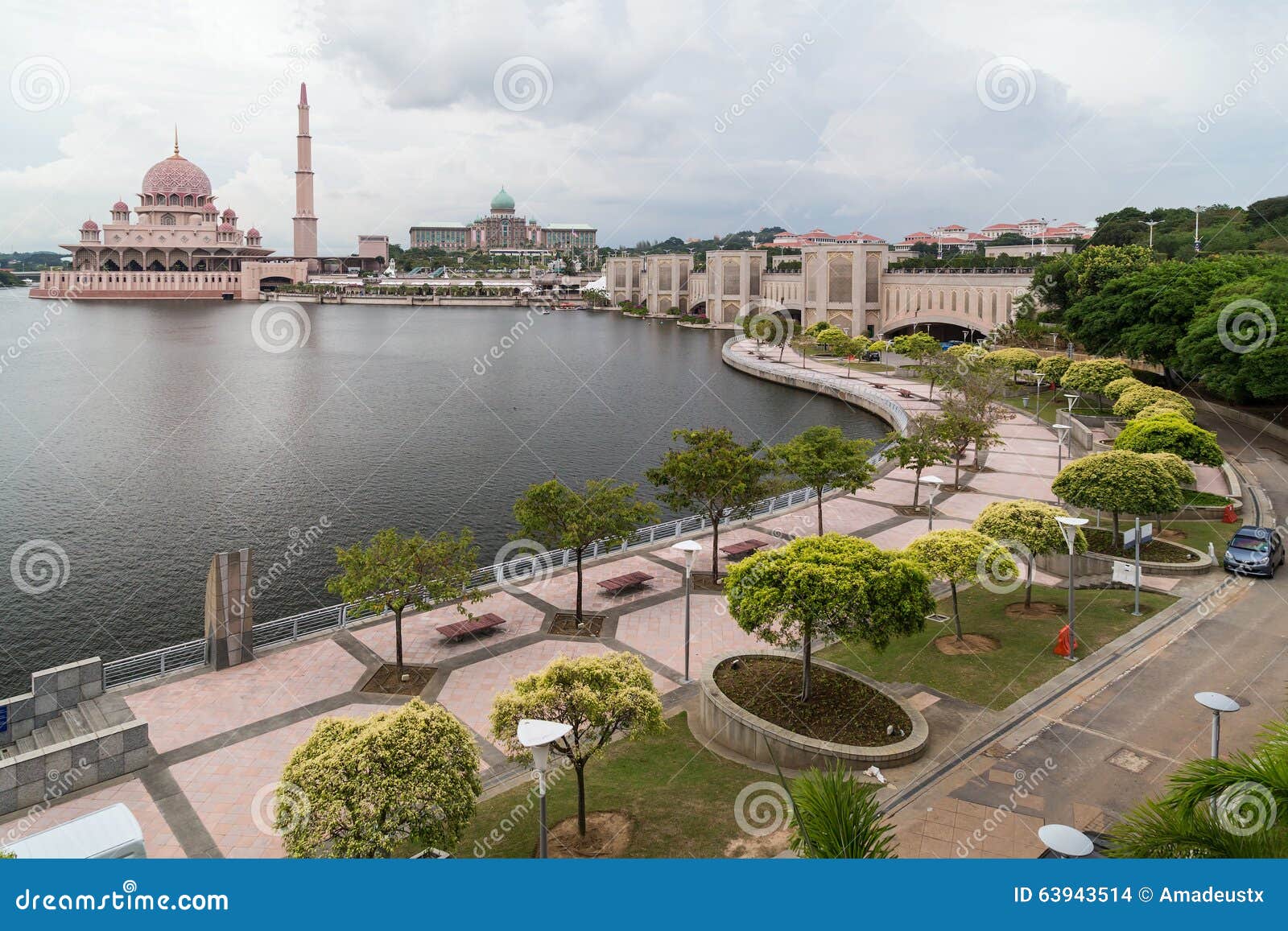 Putra Mosque, Perdana Putra and Putra Bridge in Putrajaya Stock Photo ...