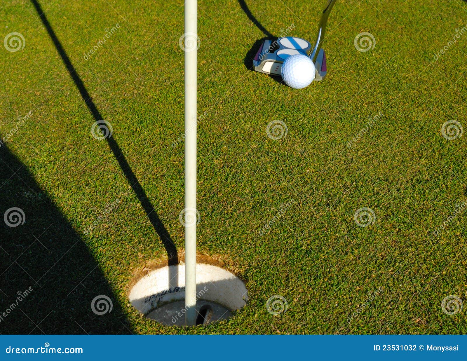 Putting Practice Royalty-Free Stock Photo | CartoonDealer.com #539715