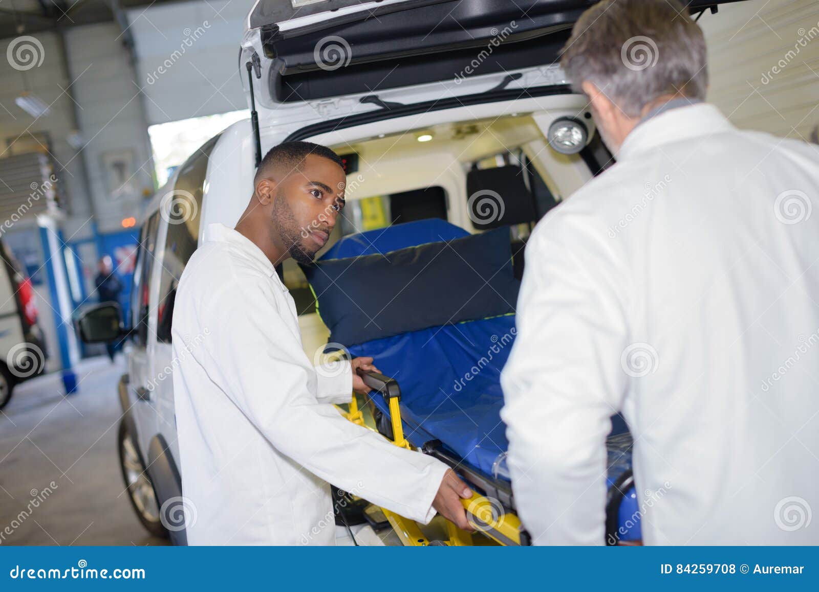 Putting bed in ambulance stock photo. Image of transfer - 84259708