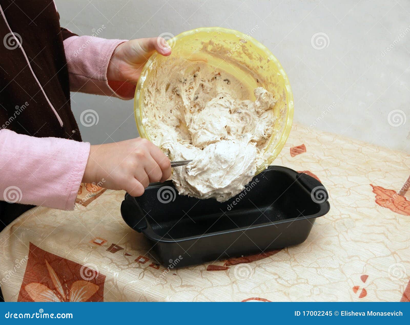 Putting a Dough into a Cake Pan Stock Image - Image of cooking, flour ...