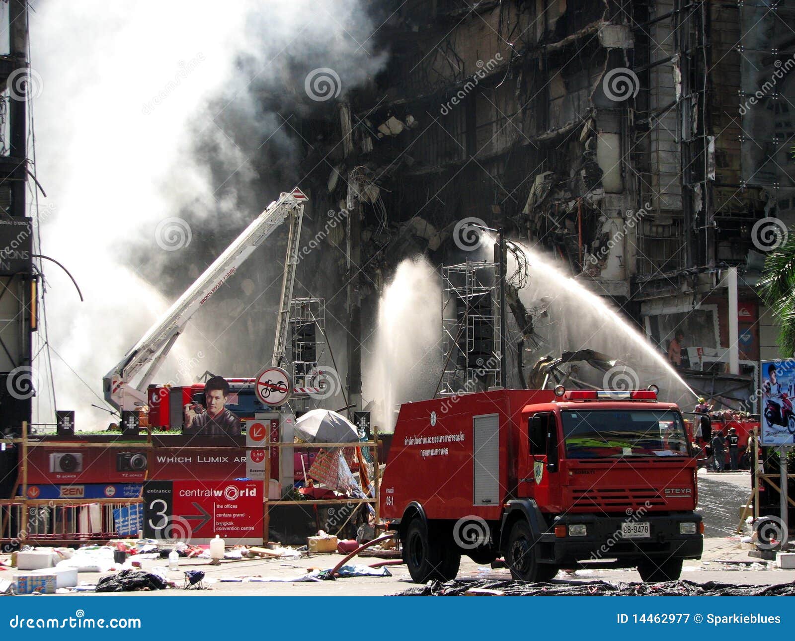 Putting out the fire editorial photography. Image of fighter - 14462977