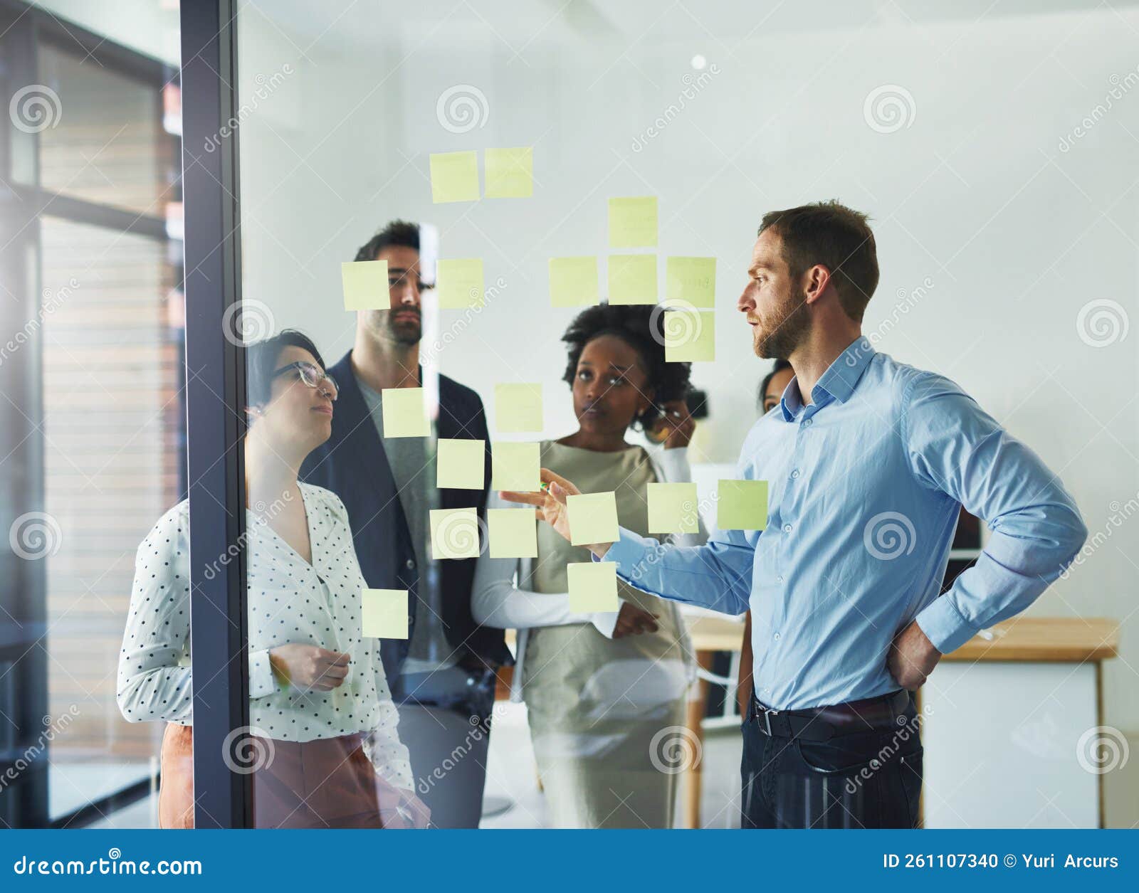 Putting a Plan Together. a Group of Businesspeople Working on a Glass ...