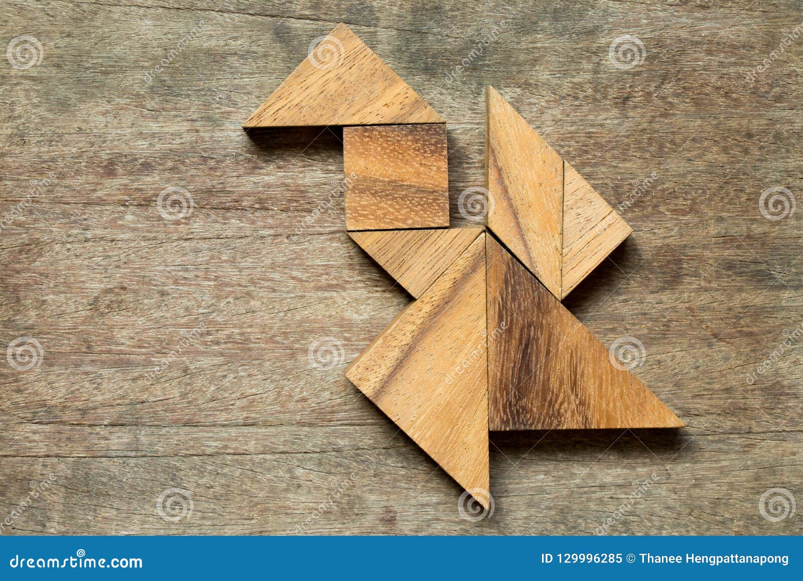 Puzzle De Tangram Dans La Forme D'oiseau Ou De Dragon De Vol Image ...