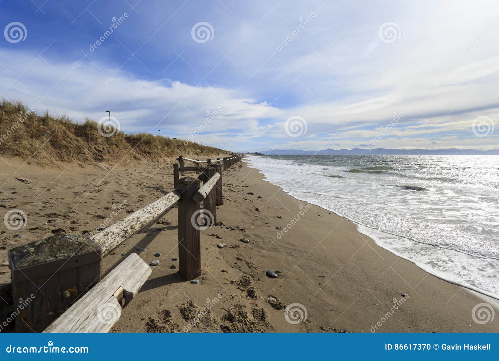 Pwllheli beach stock photo. Image of tide, fence, lleyn - 86617370