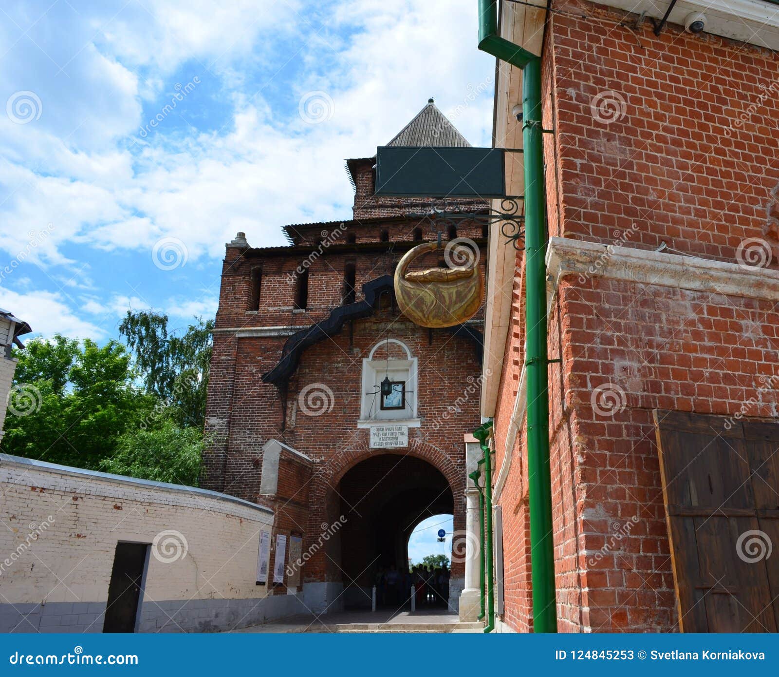 Pyatnitsky Gate in Kolomna Kremlin Russia Editorial Stock Photo - Image ...