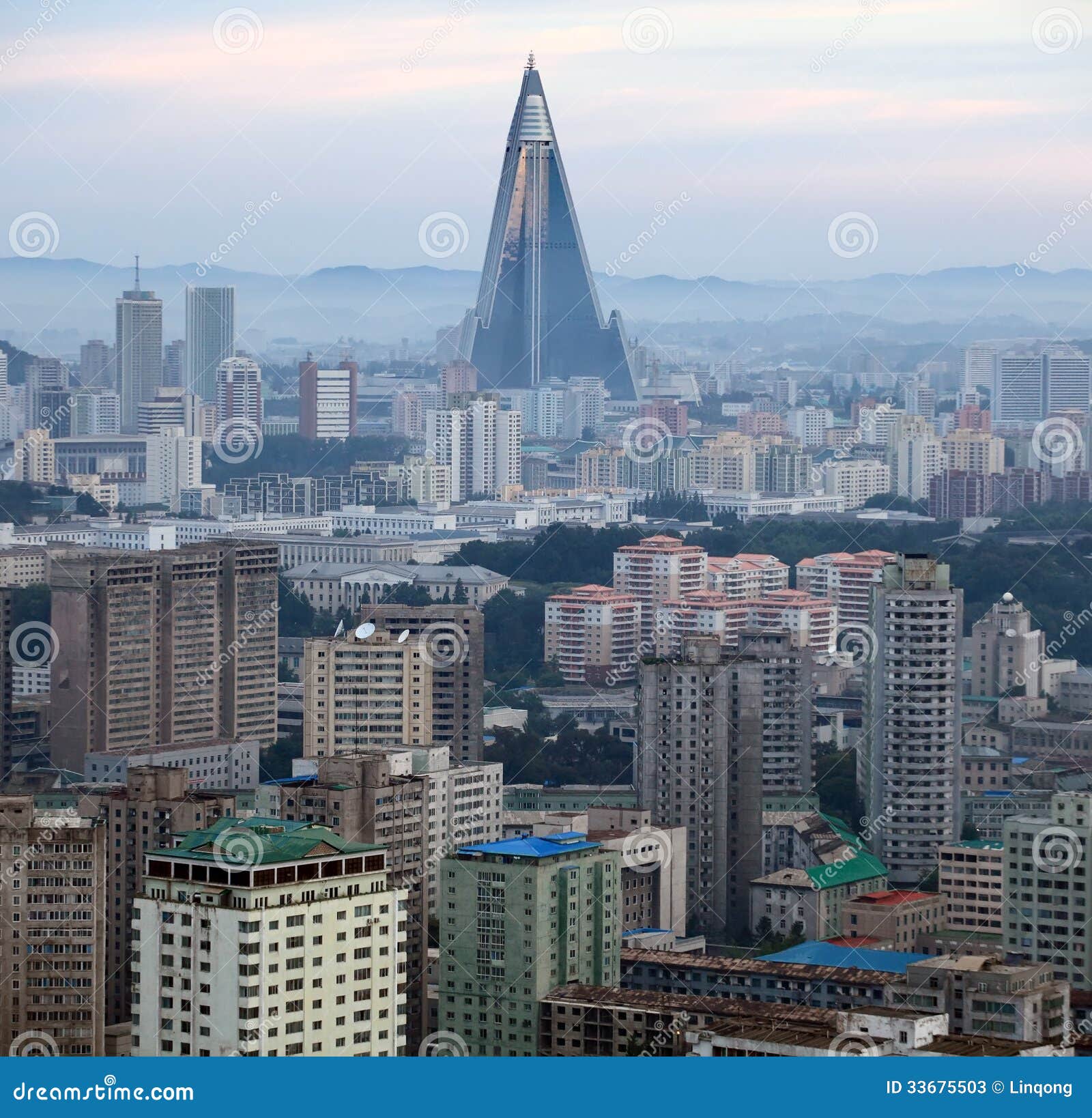 Pyong Yang 2013 image stock. Image du monument, vieux - 33675503