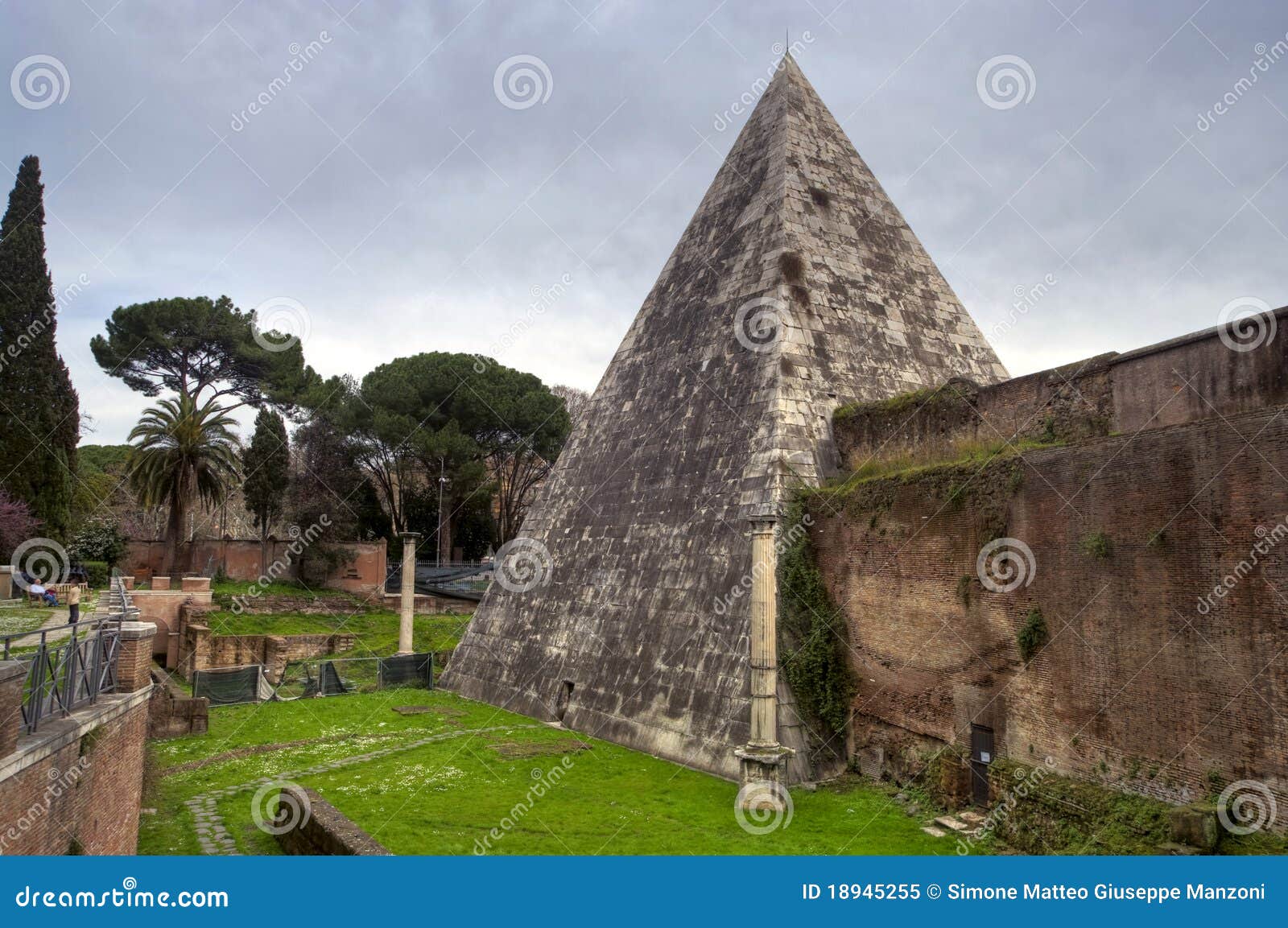 The Pyramid of Cestius, Rome Stock Image - Image of pyramid, ancient ...