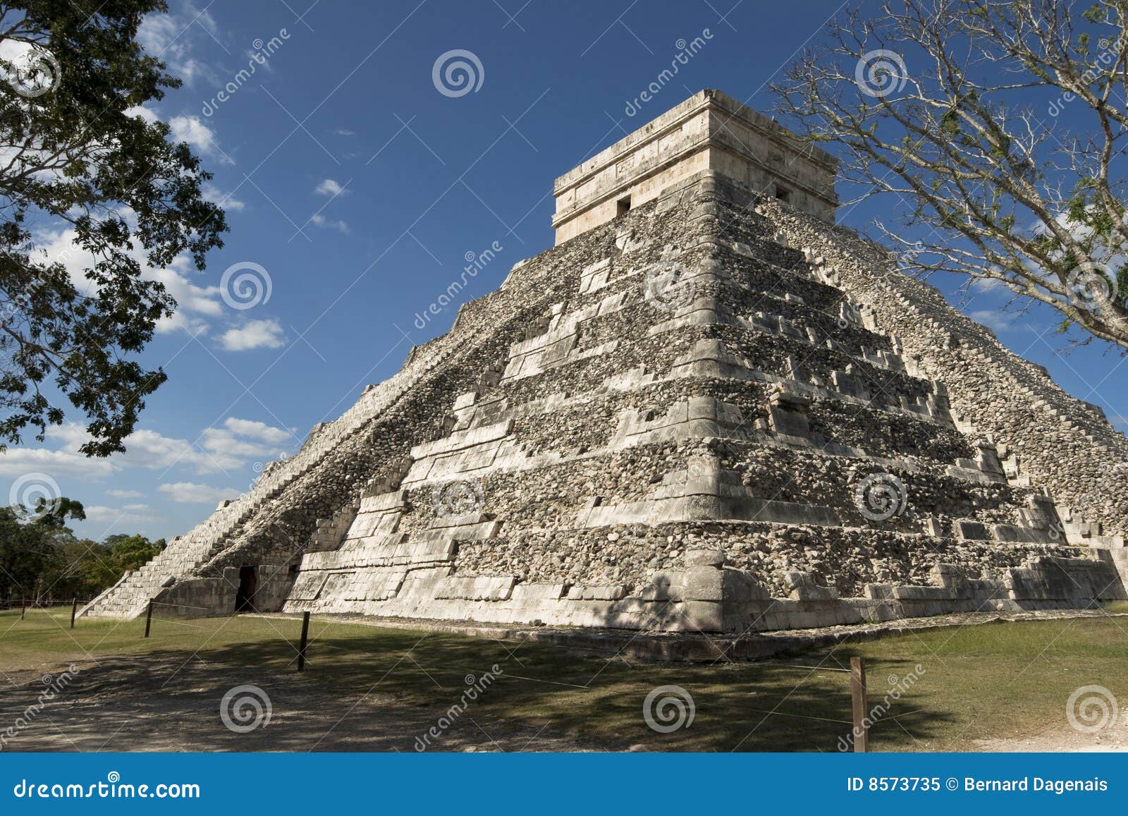 Pyramid at Chichen Itza stock image. Image of chichen - 8573735
