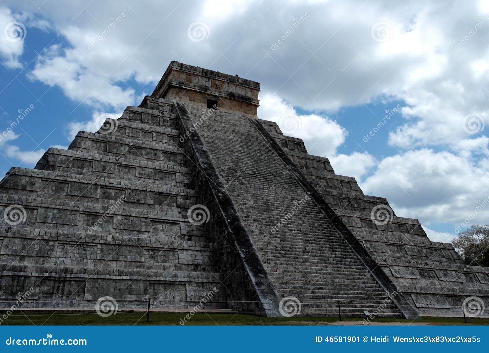 Pyramid of Chichen Itza stock image. Image of steps, ruins - 46581901