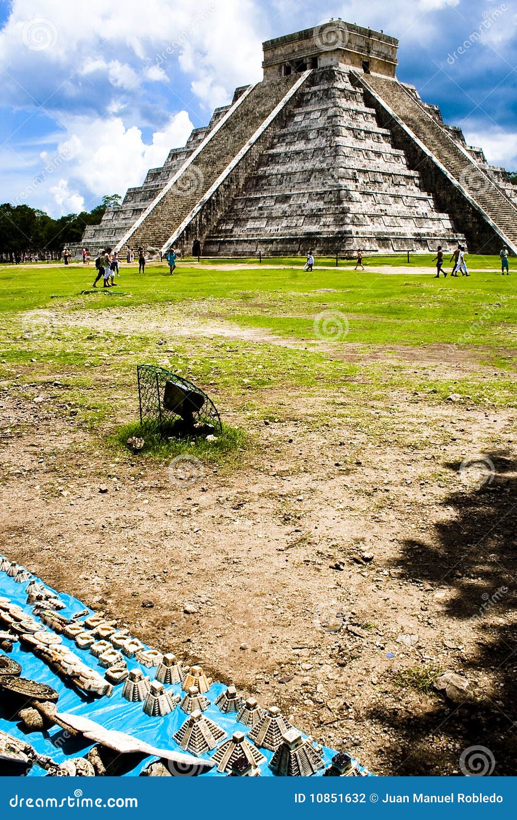 Pyramid of Chichen Itza, Mexico Stock Photo - Image of indian, mayan ...