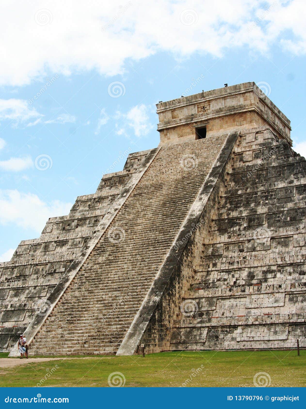 Pyramid of Chichen Itza, Mexico Stock Photo - Image of grass ...