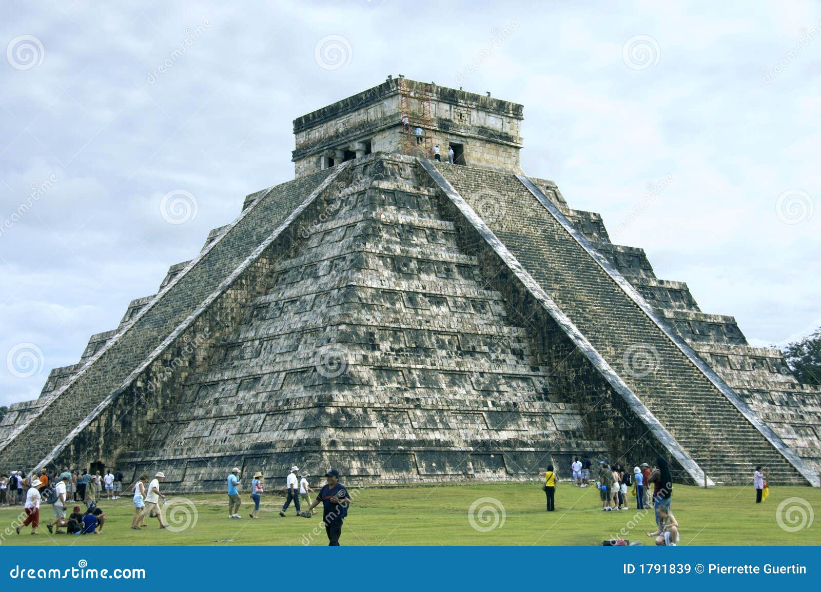 Pyramid Chichen Itza Side View Editorial Stock Image - Image of ...
