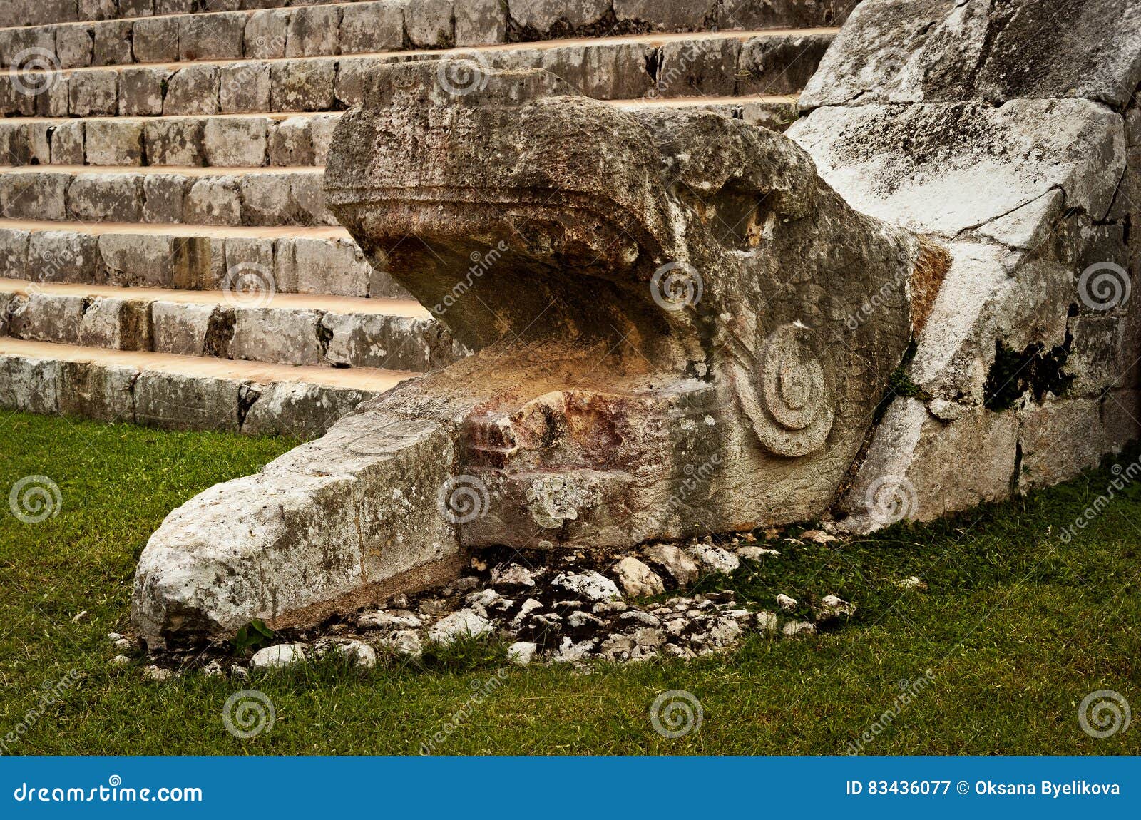 Pyramid in Chichen Itza, Temple of Kukulkan. Yucatan. Mexico Stock ...