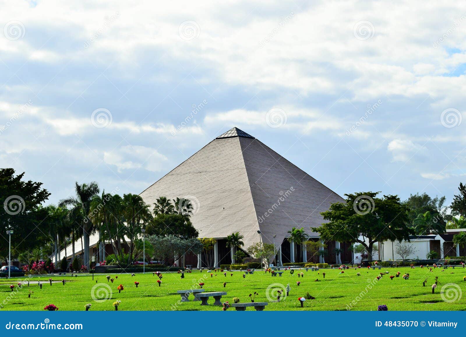 Pyramid in Florida with Blue Sky Editorial Image - Image of tropical ...