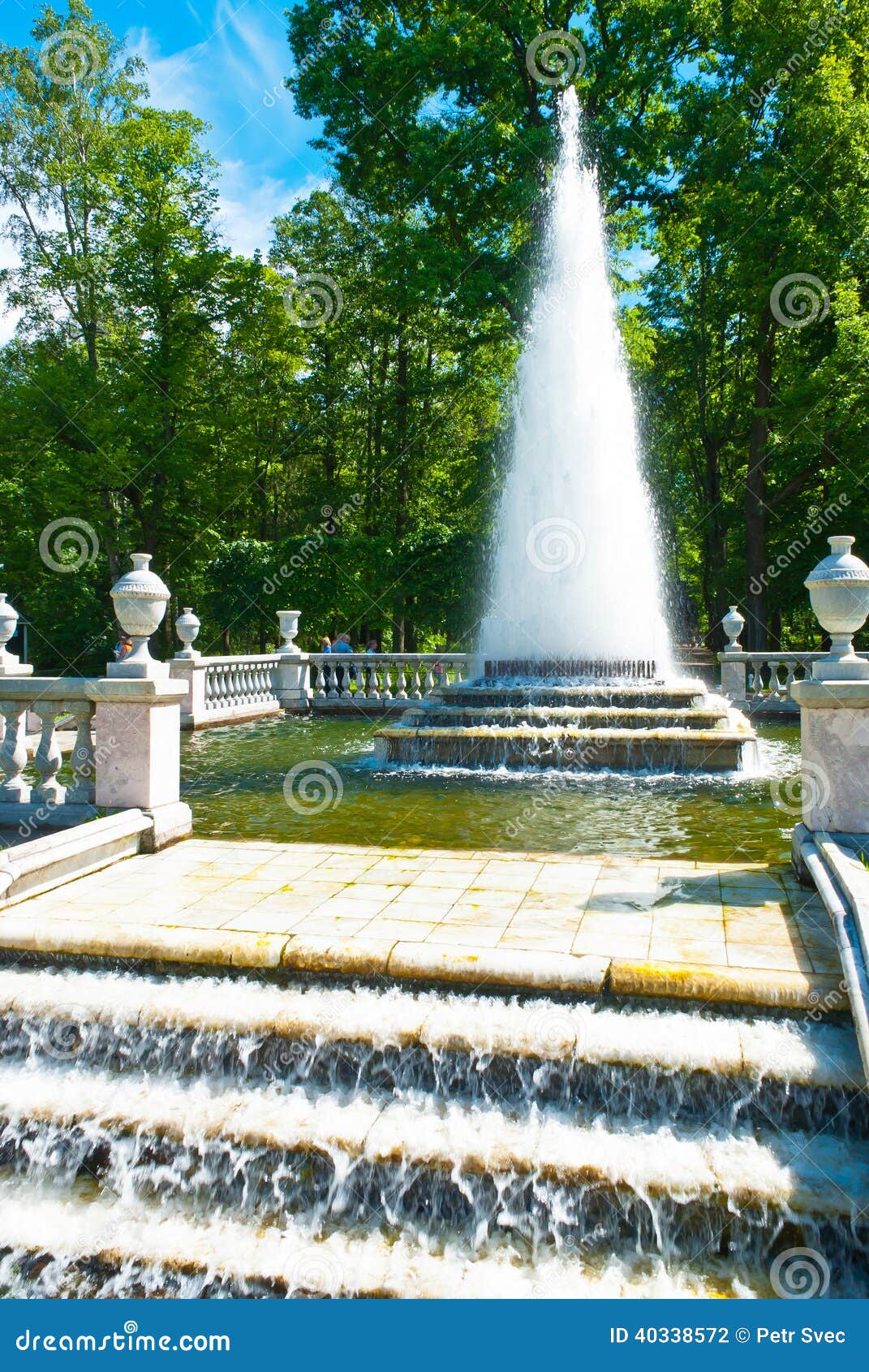 Pyramid Fountain in Peterhof Editorial Photography - Image of decorated ...