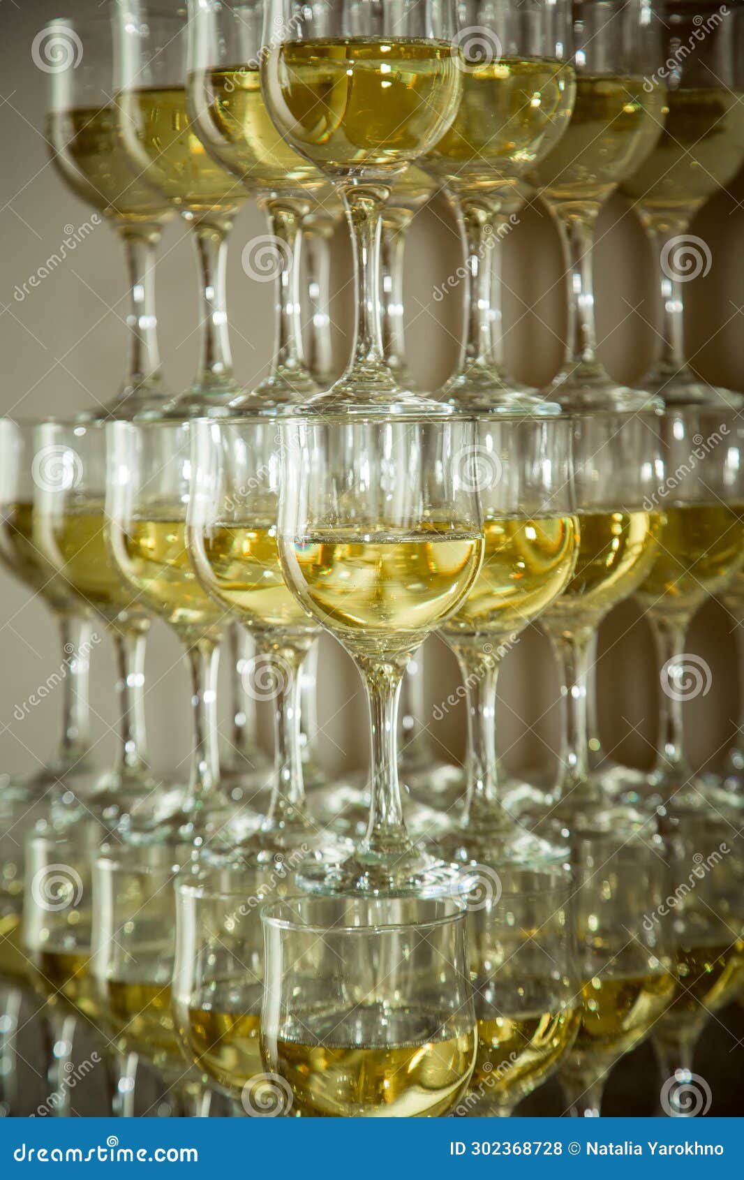 Pyramid of Glass Glasses with Sparkling Wine, Champagne Stock Photo ...